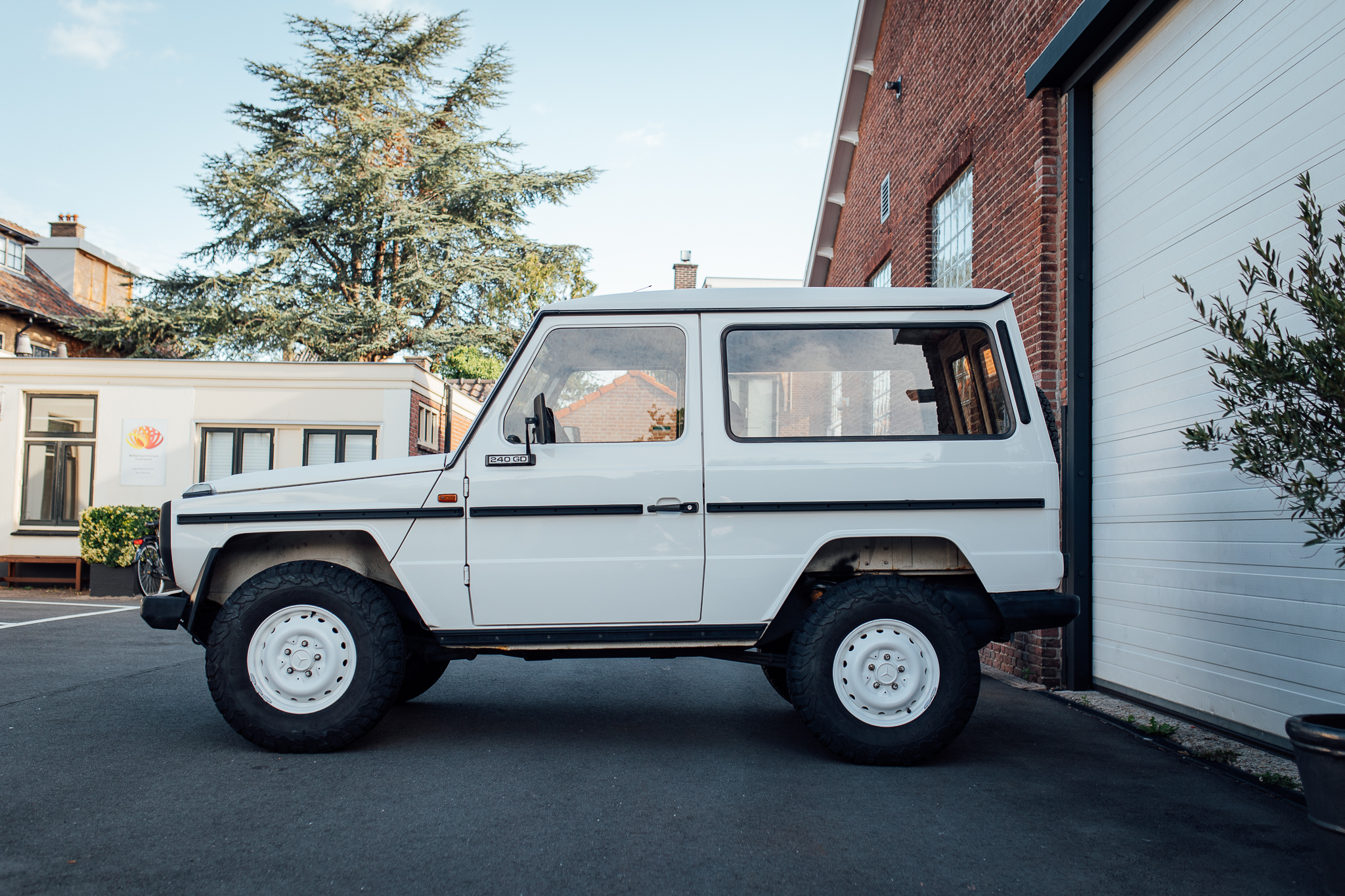 1981 MERCEDES-BENZ (W460) 240 GD SWB