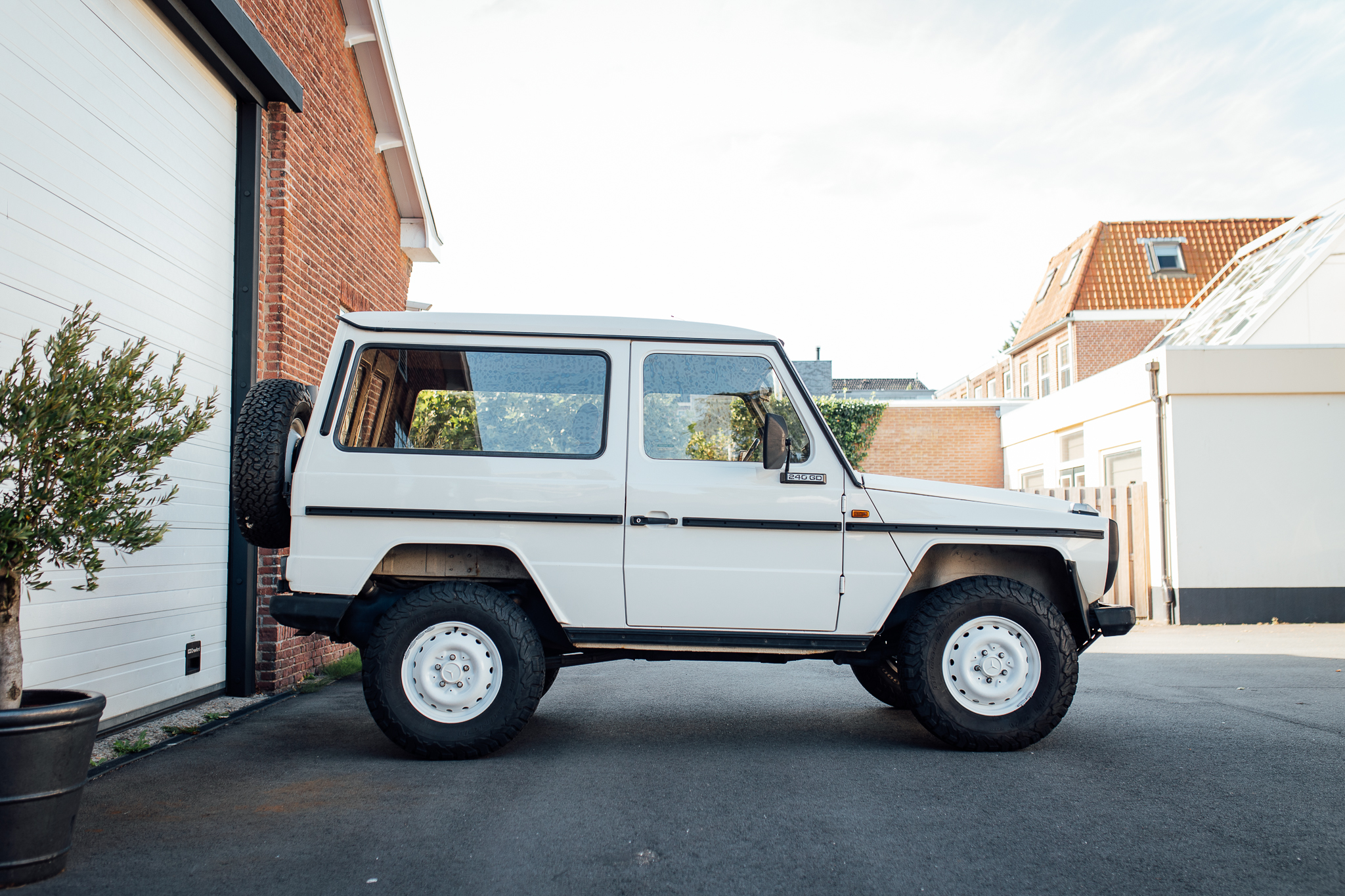 1981 MERCEDES-BENZ (W460) 240 GD SWB