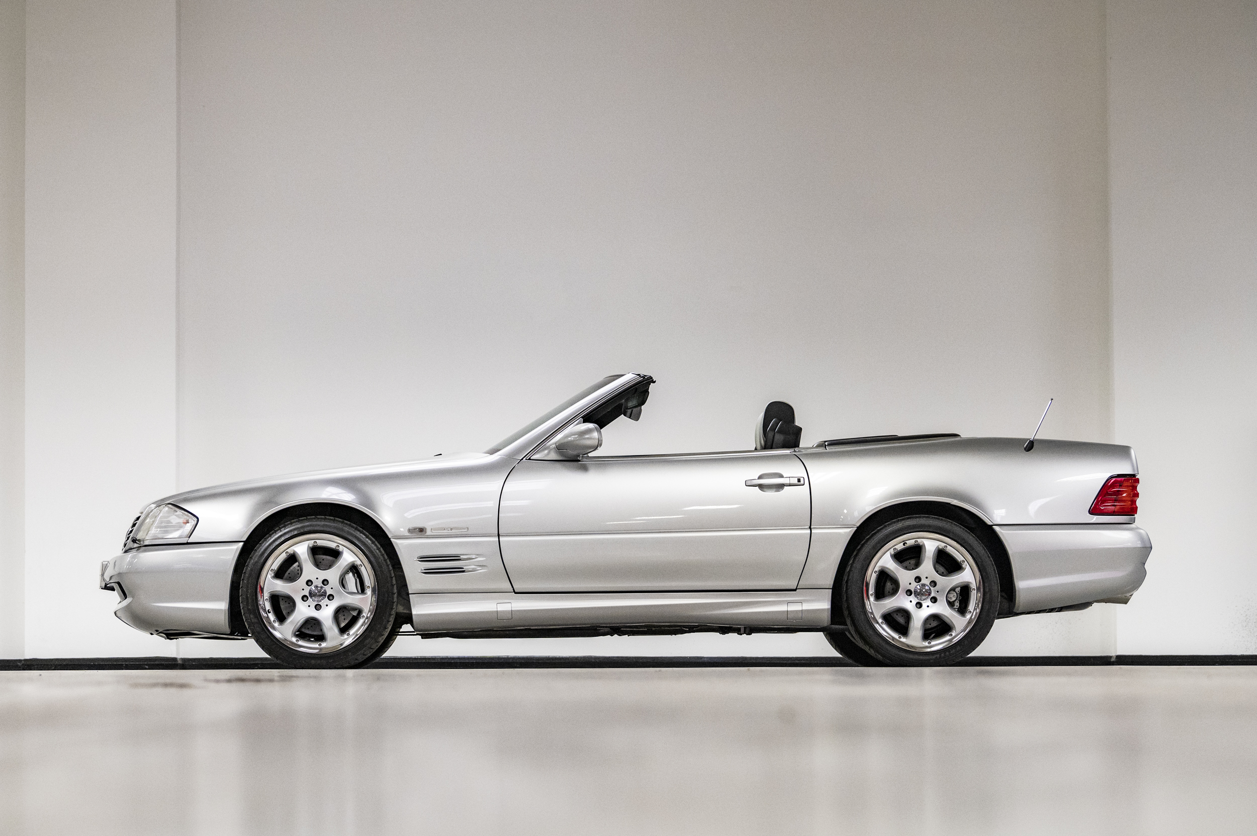 2001 MERCEDES-BENZ (R129) SL 500 'SILVER ARROW' - 6,090 miles