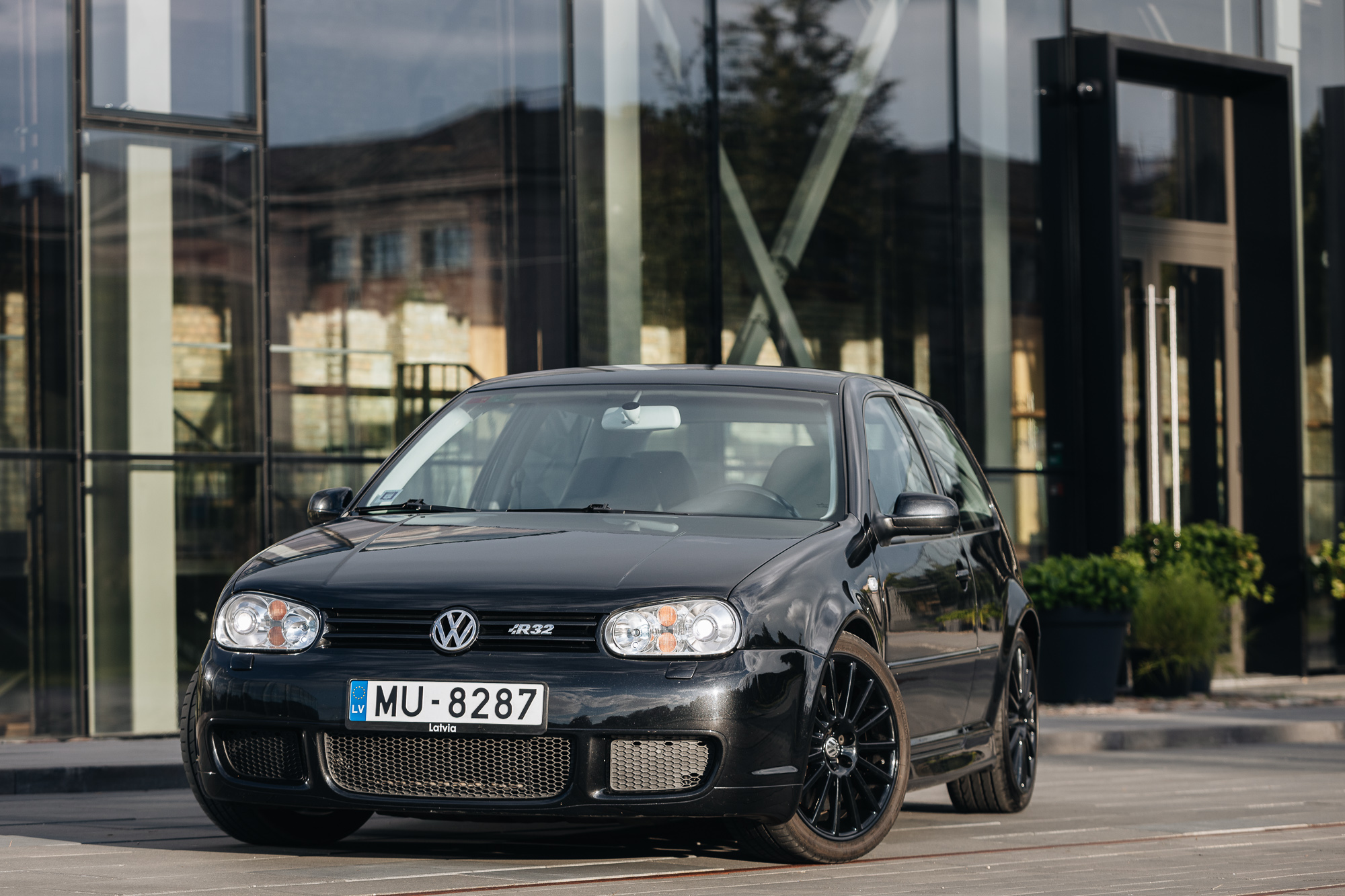 2002 VOLKSWAGEN GOLF (MK4) R32