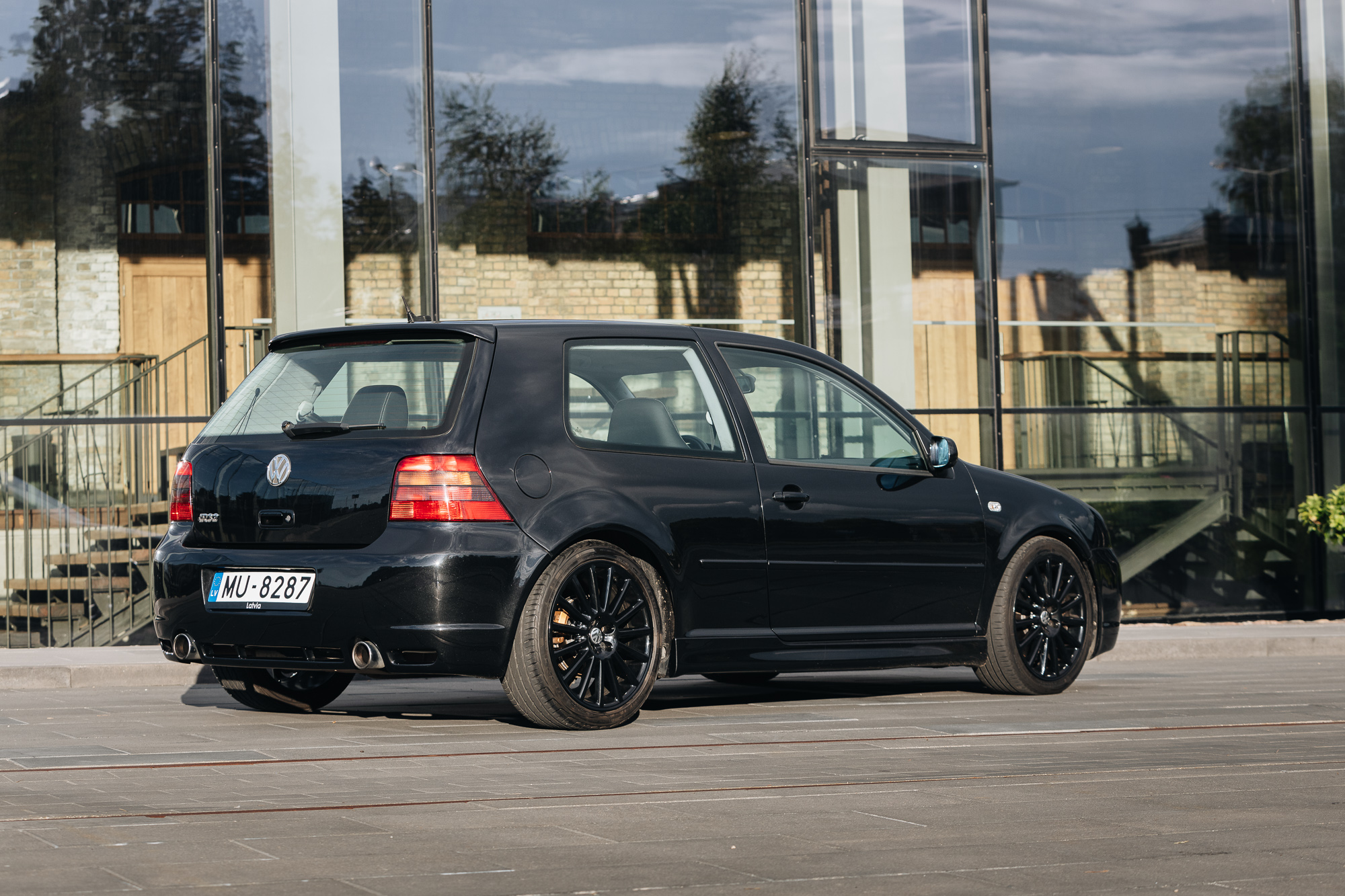 2002 VOLKSWAGEN GOLF (MK4) R32