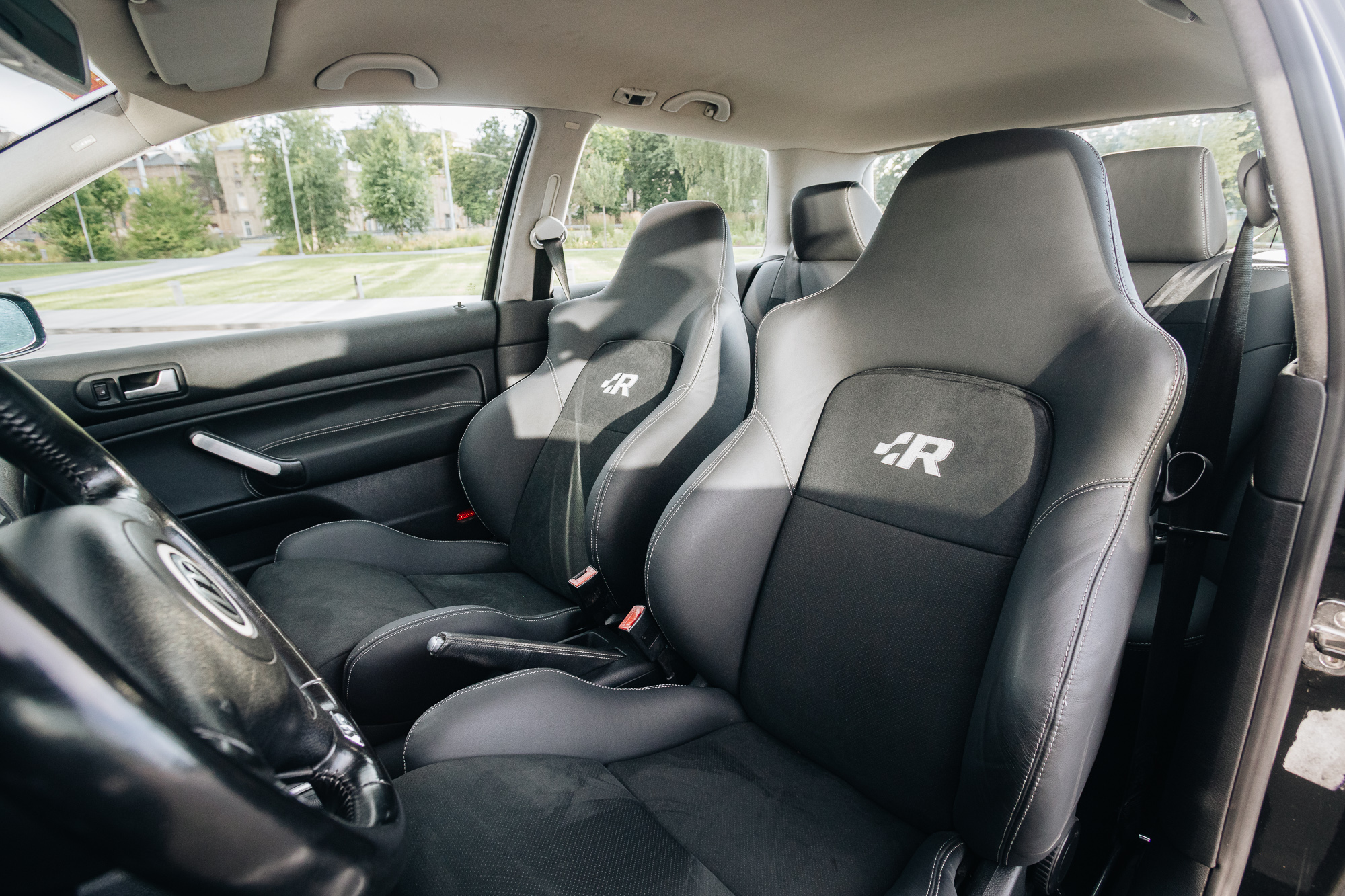 2002 VOLKSWAGEN GOLF (MK4) R32