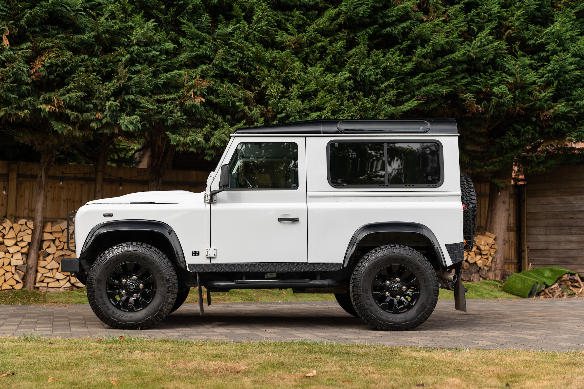 2014 LAND ROVER DEFENDER 90 XS - 11,877 MILES