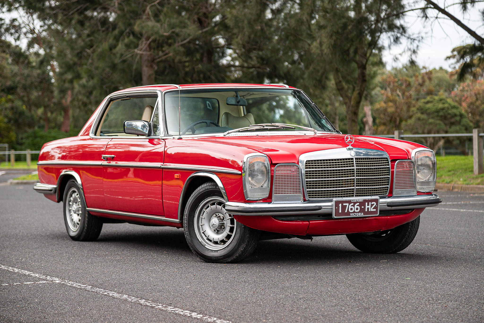 1976 MERCEDES-BENZ (W114) 250 C COUPE