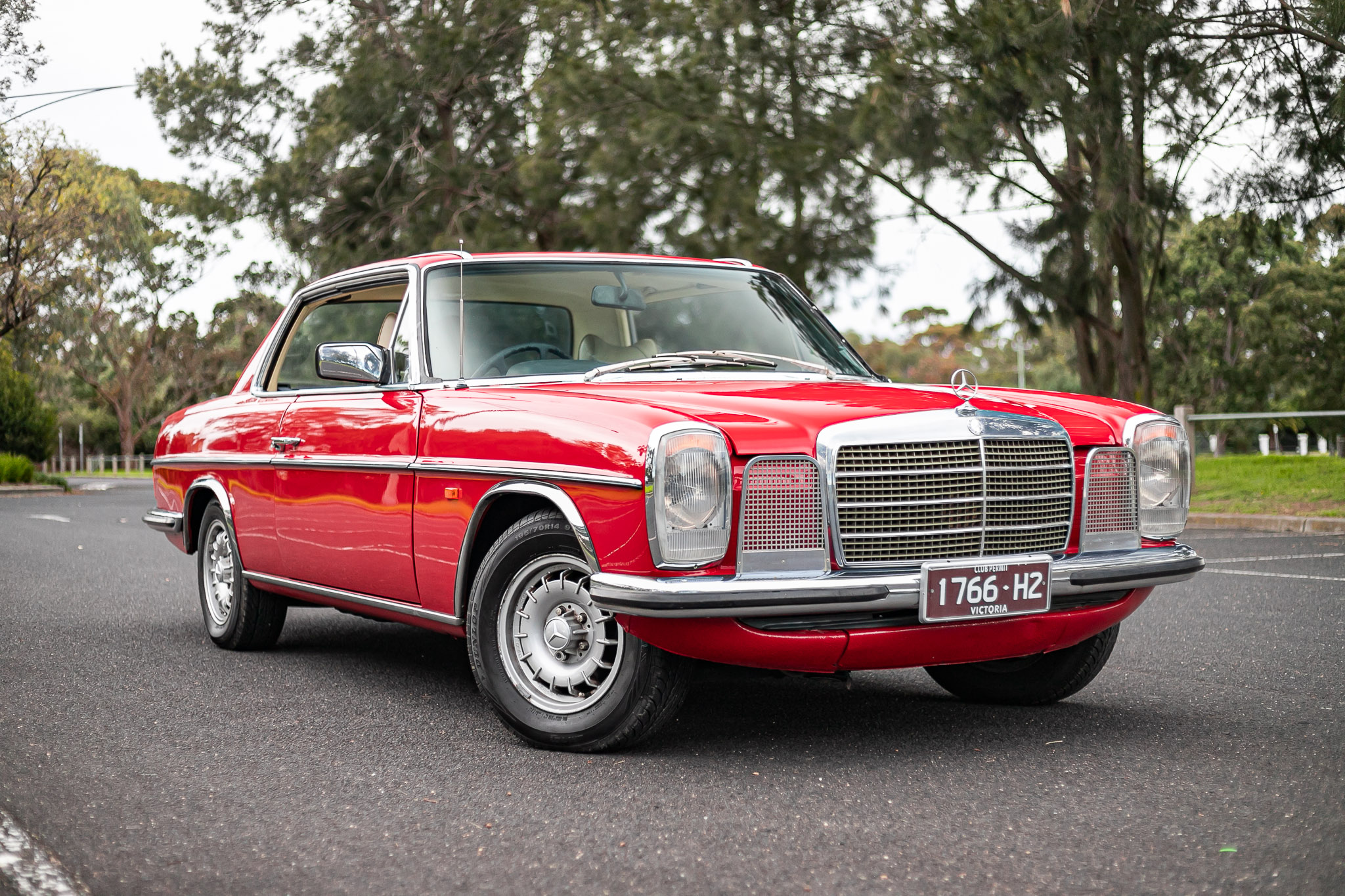 1976 MERCEDES-BENZ (W114) 250 C COUPE