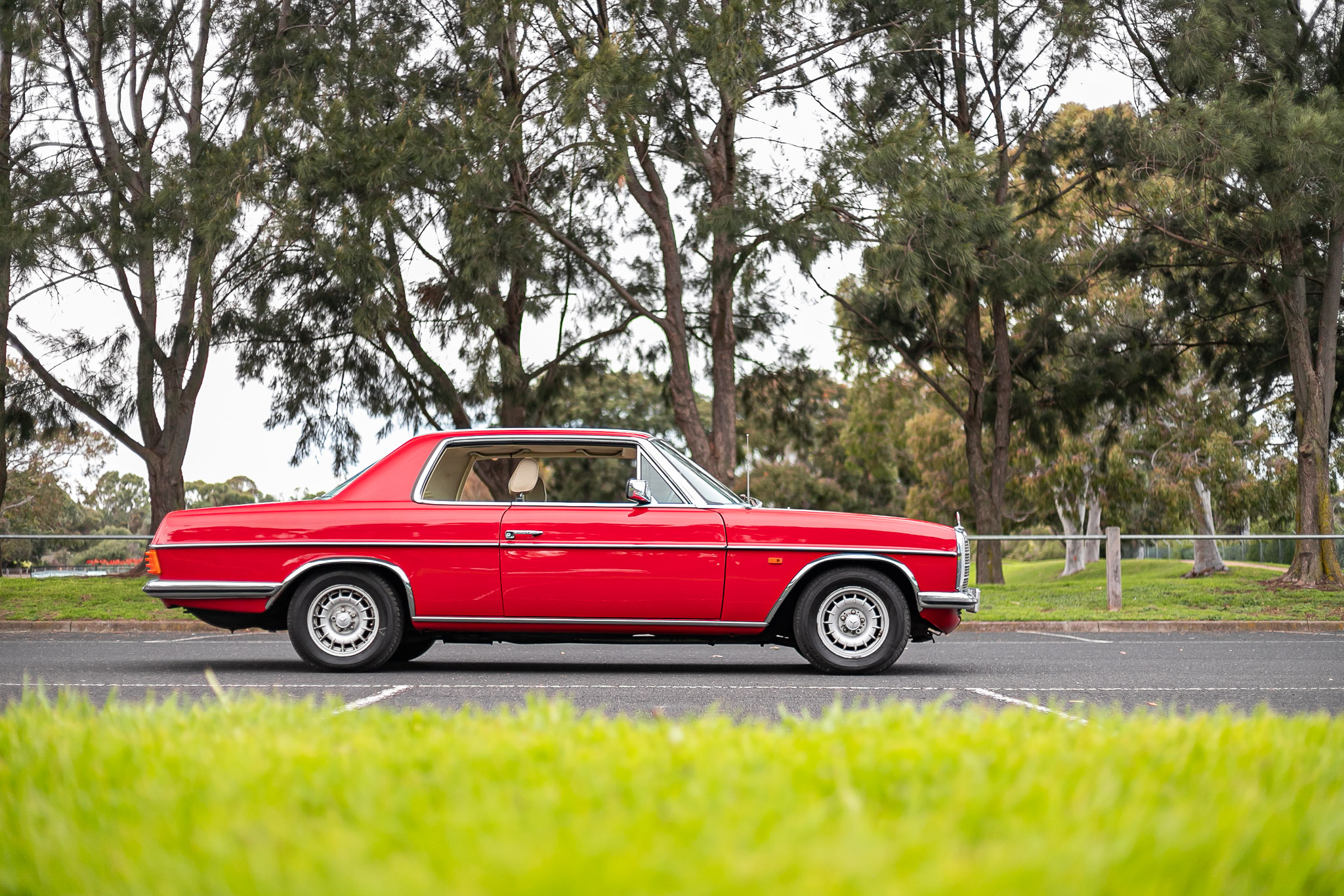 1976 MERCEDES-BENZ (W114) 250 C COUPE