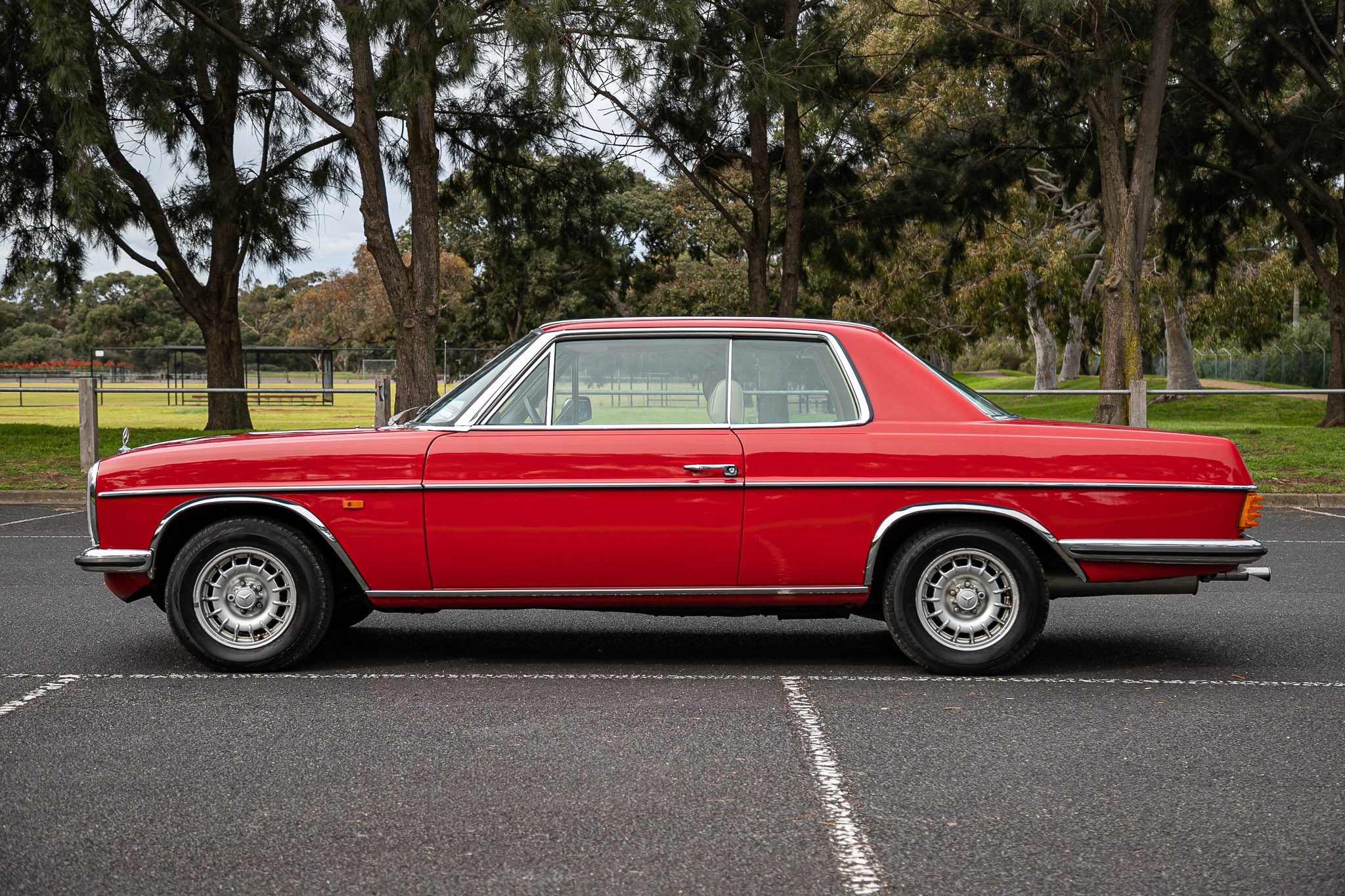 1976 MERCEDES-BENZ (W114) 250 C COUPE