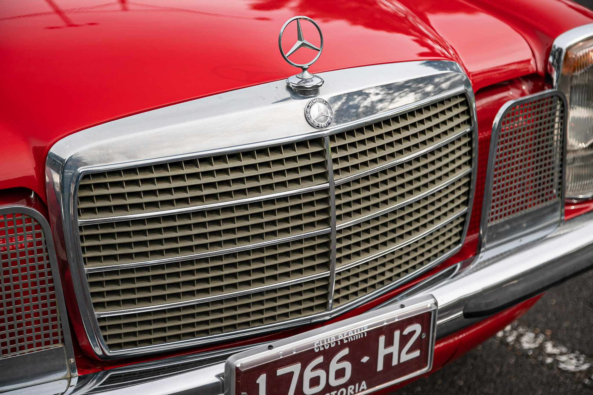 1976 MERCEDES-BENZ (W114) 250 C COUPE