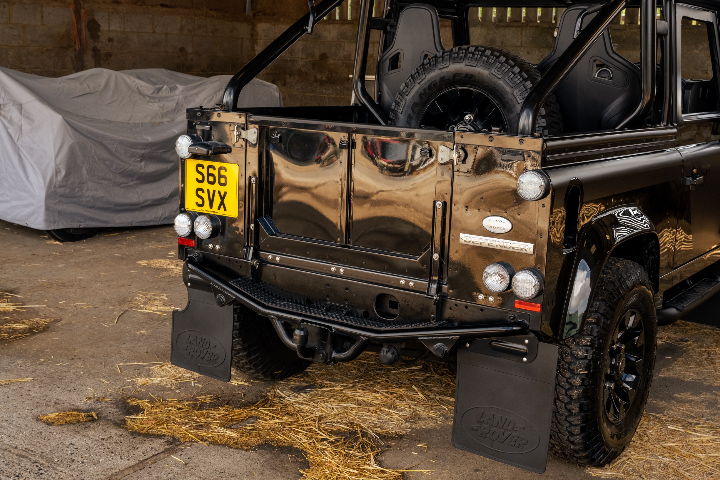 2009 LAND ROVER DEFENDER 90 SVX for sale by auction in Berkshire ...