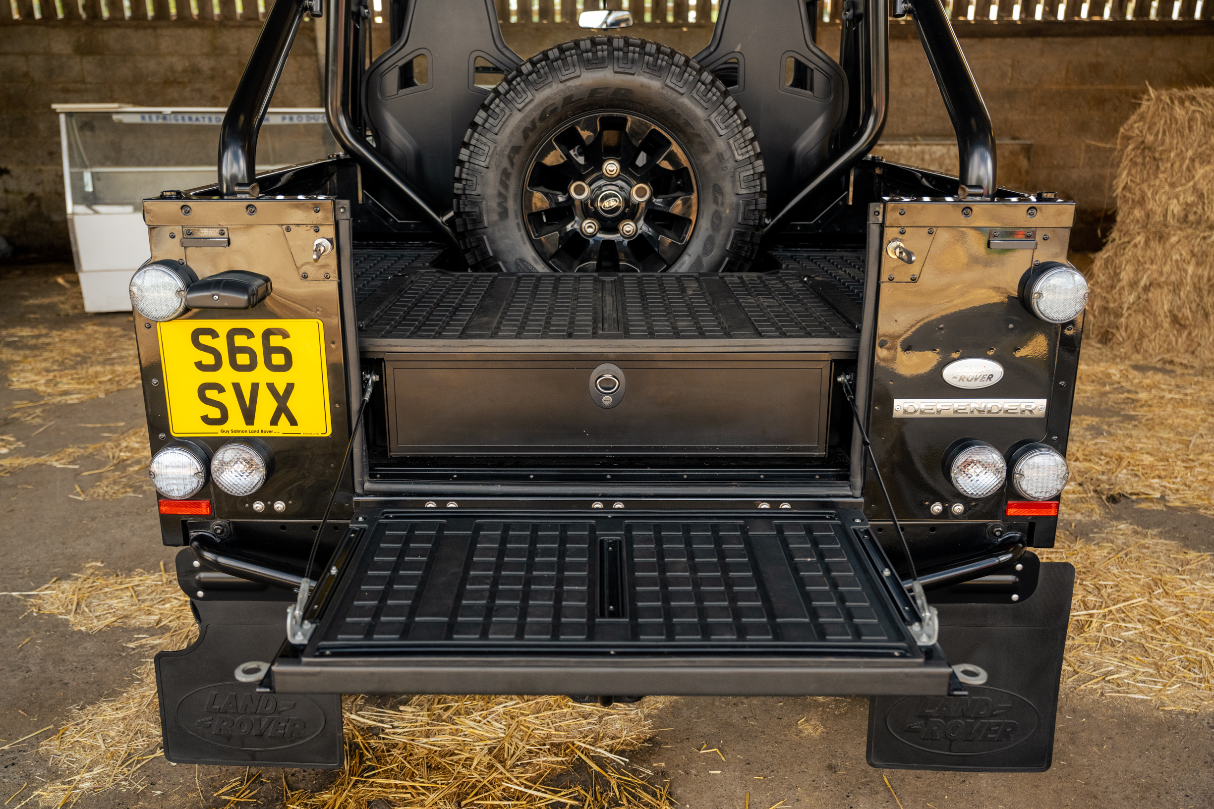 2009 LAND ROVER DEFENDER 90 SVX for sale by auction in Berkshire ...