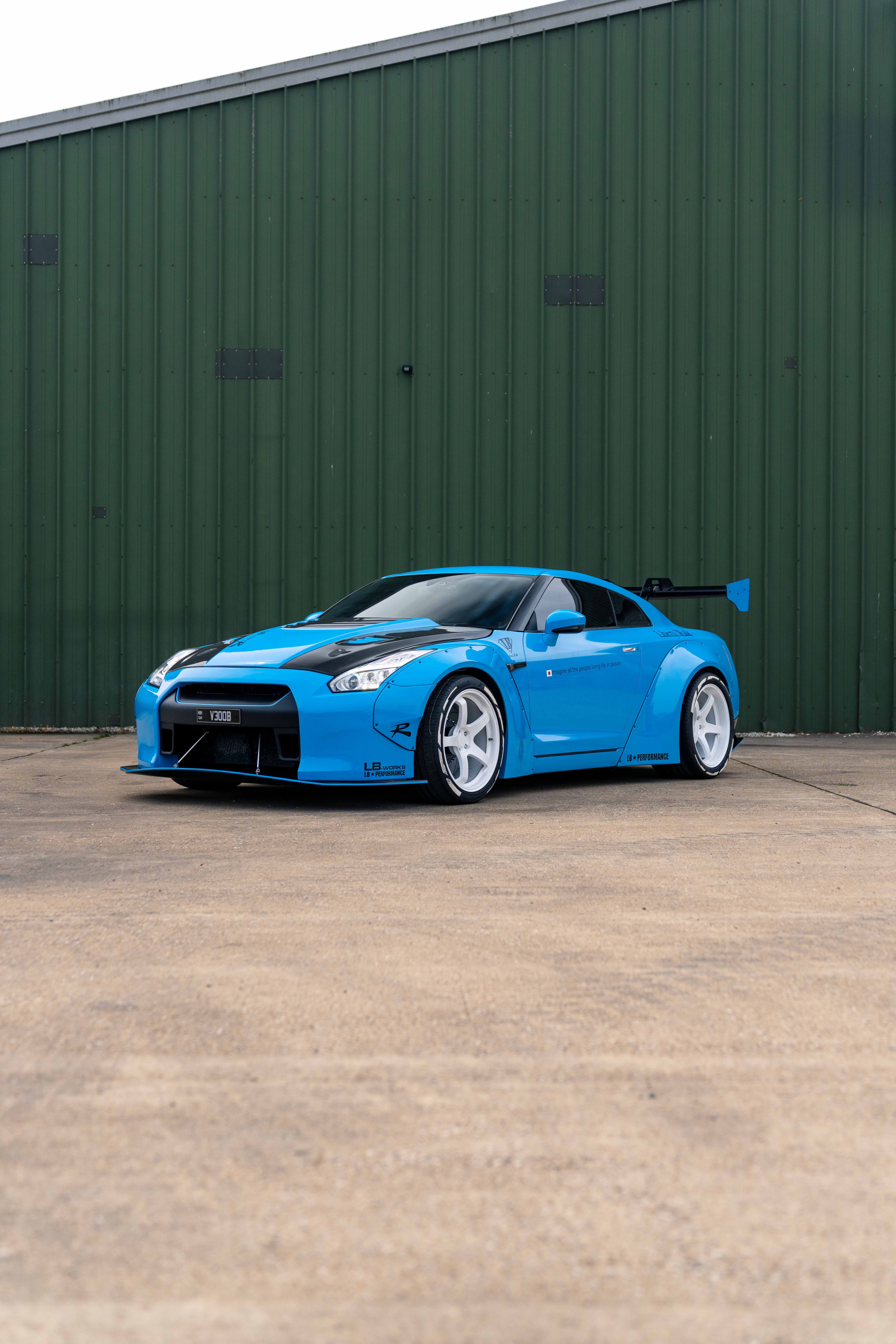 2015 LIBERTY WALK NISSAN (R35) GT-R