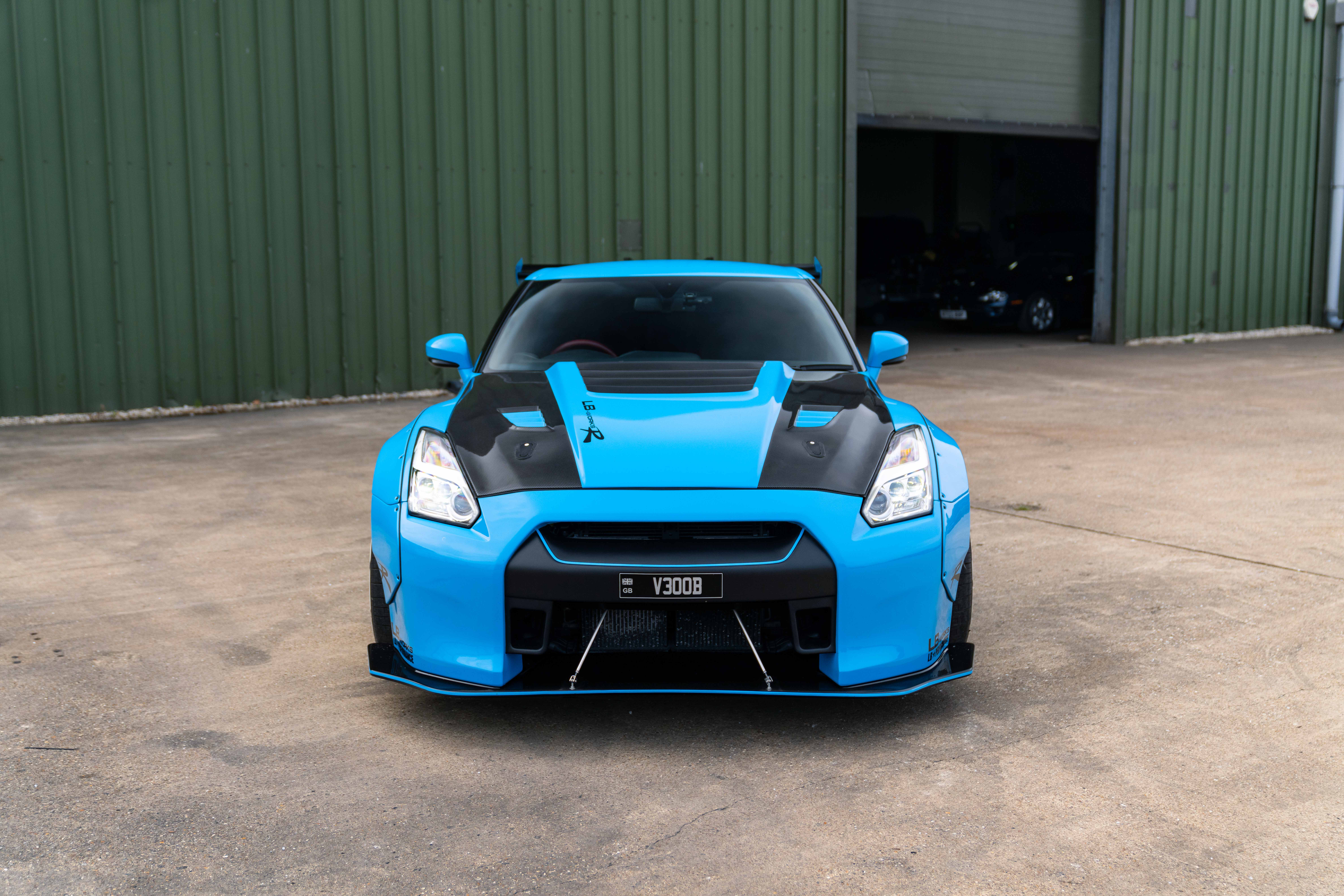 2015 LIBERTY WALK NISSAN (R35) GT-R