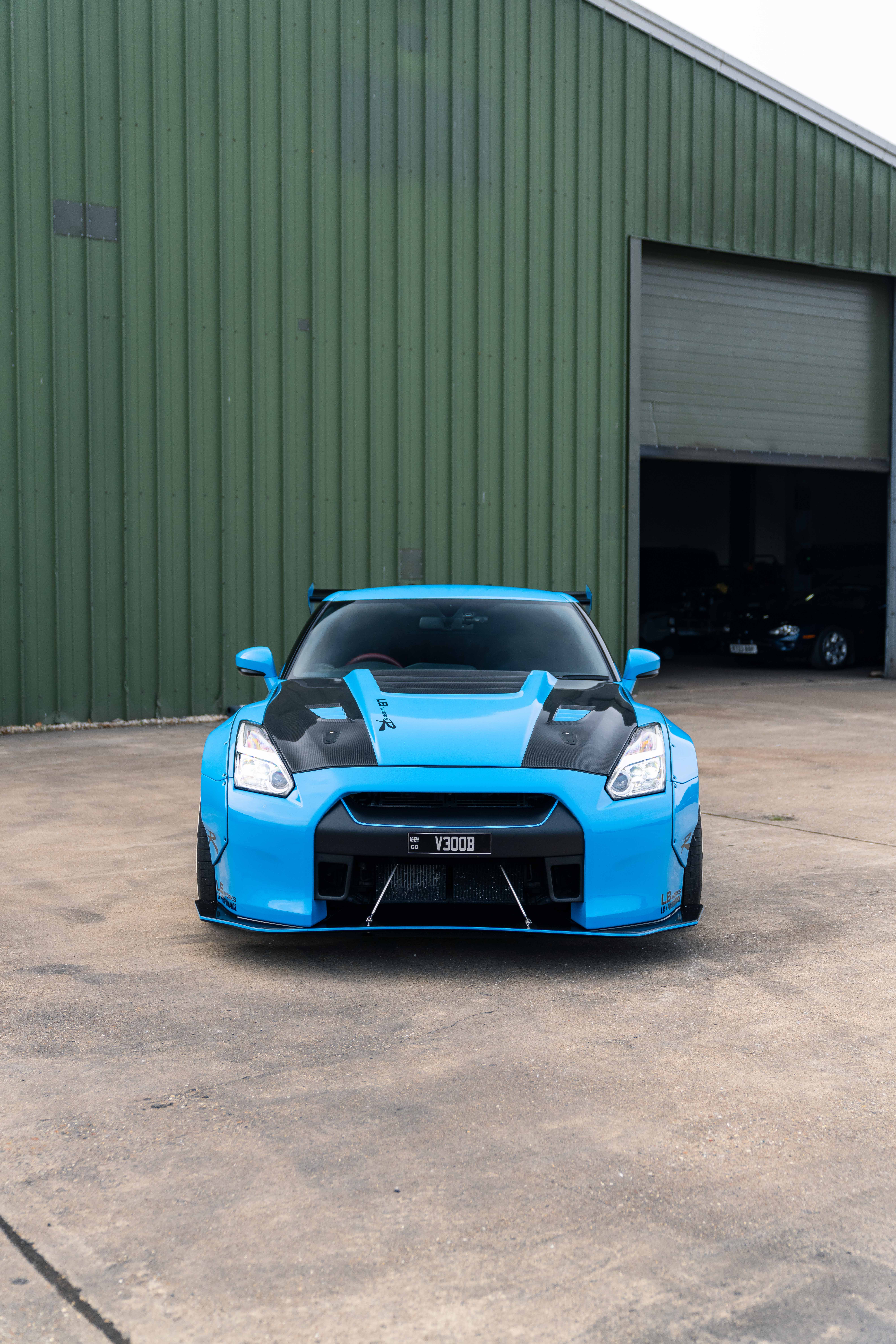 2015 LIBERTY WALK NISSAN (R35) GT-R