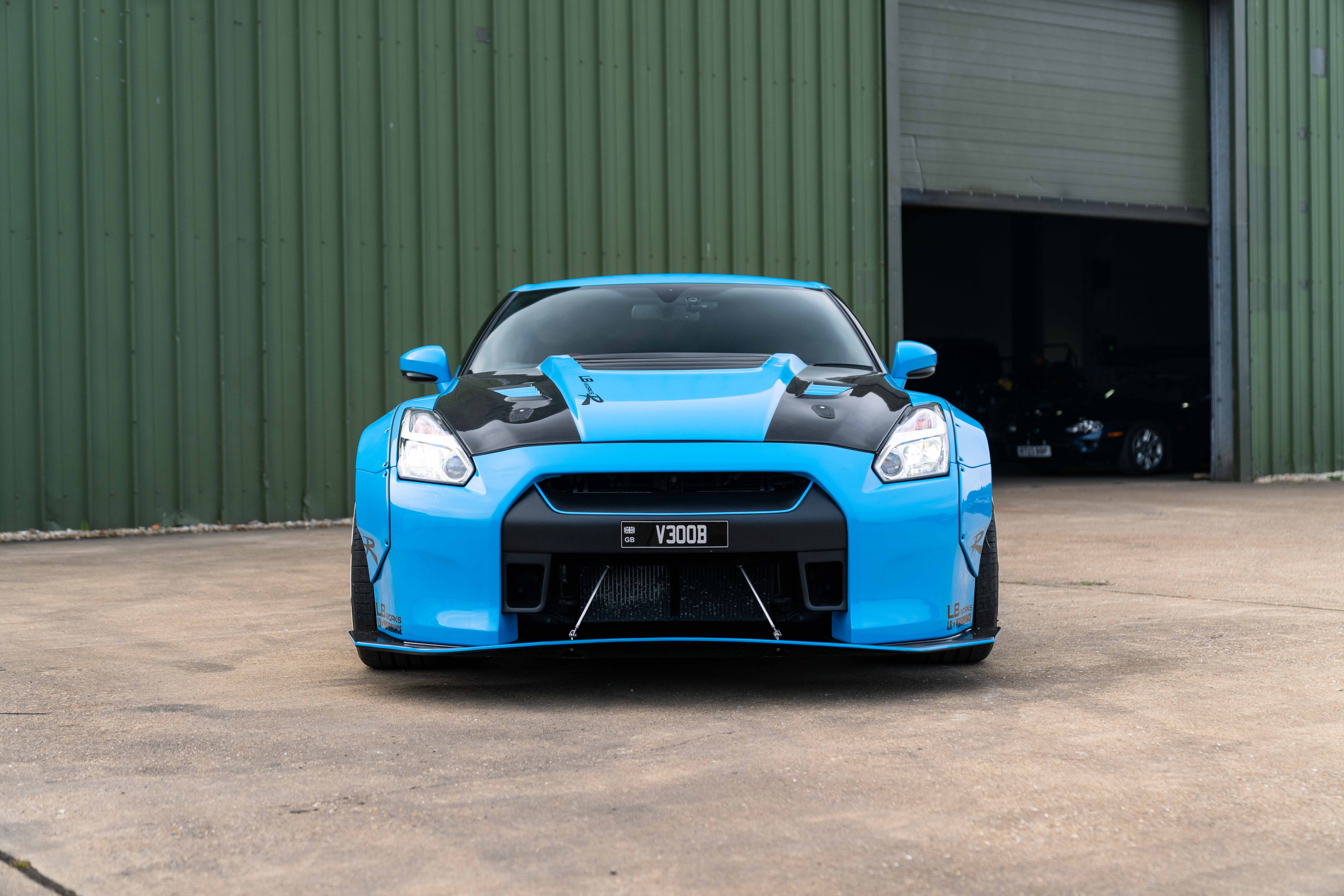 2015 LIBERTY WALK NISSAN (R35) GT-R