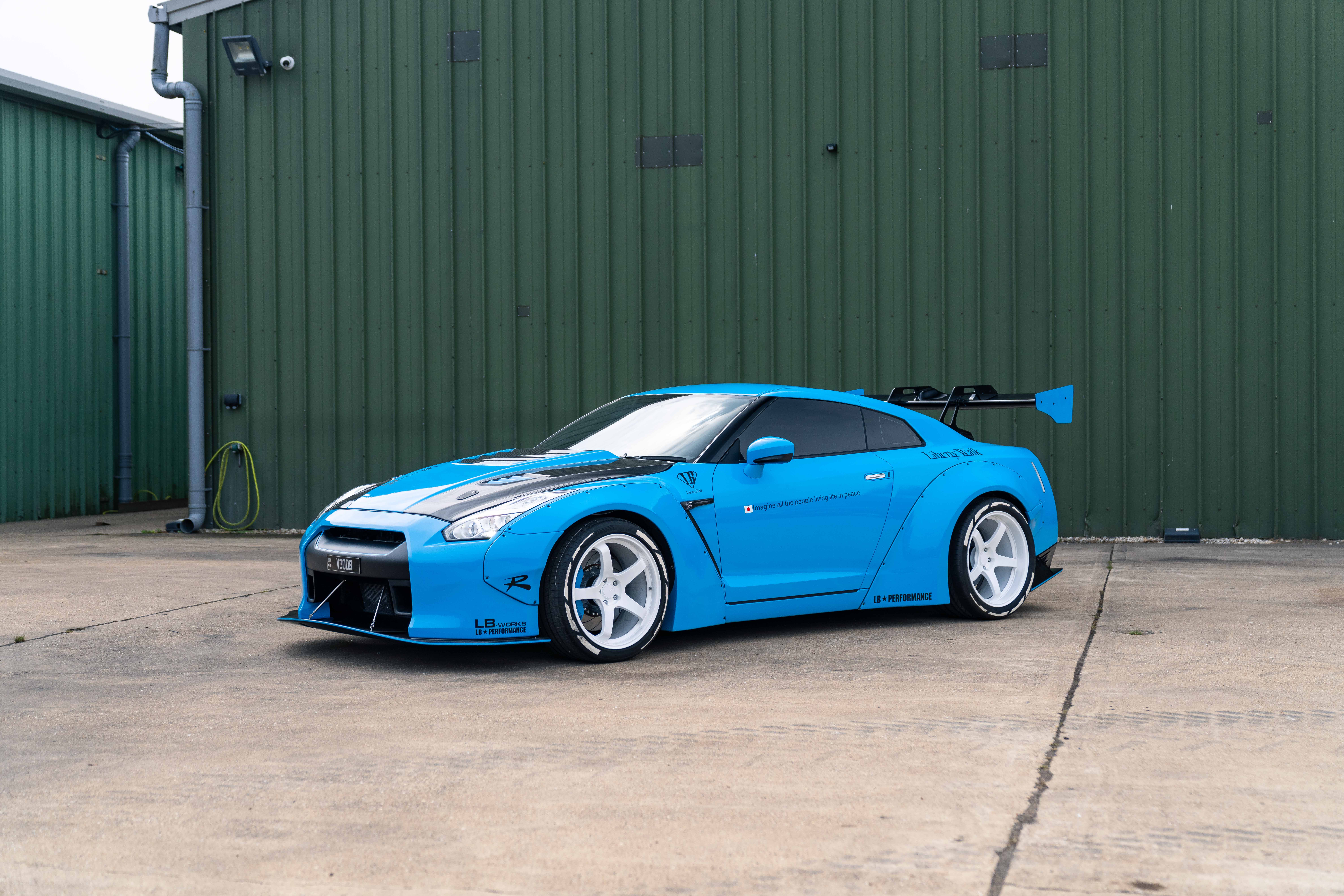 2015 LIBERTY WALK NISSAN (R35) GT-R