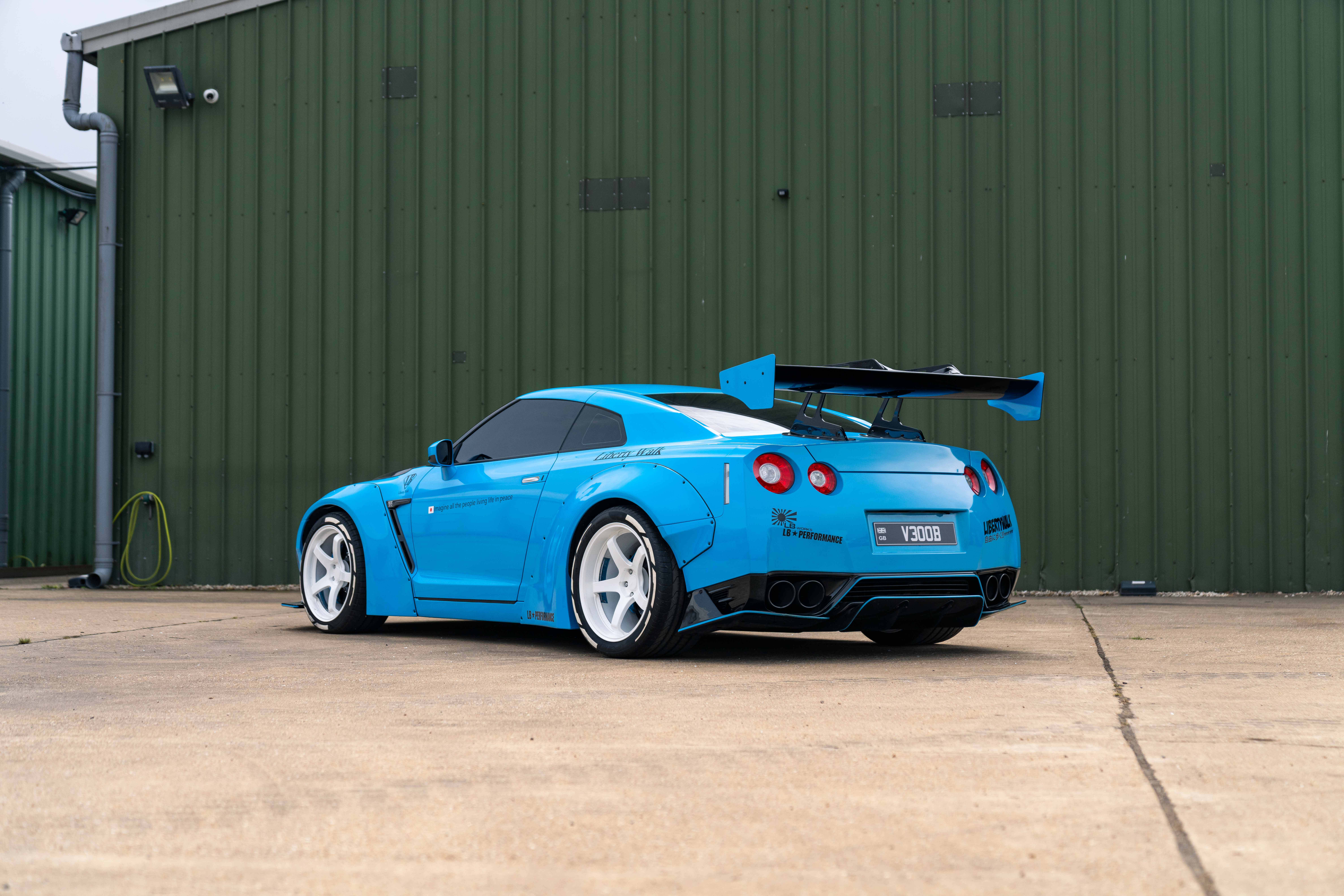 2015 LIBERTY WALK NISSAN (R35) GT-R