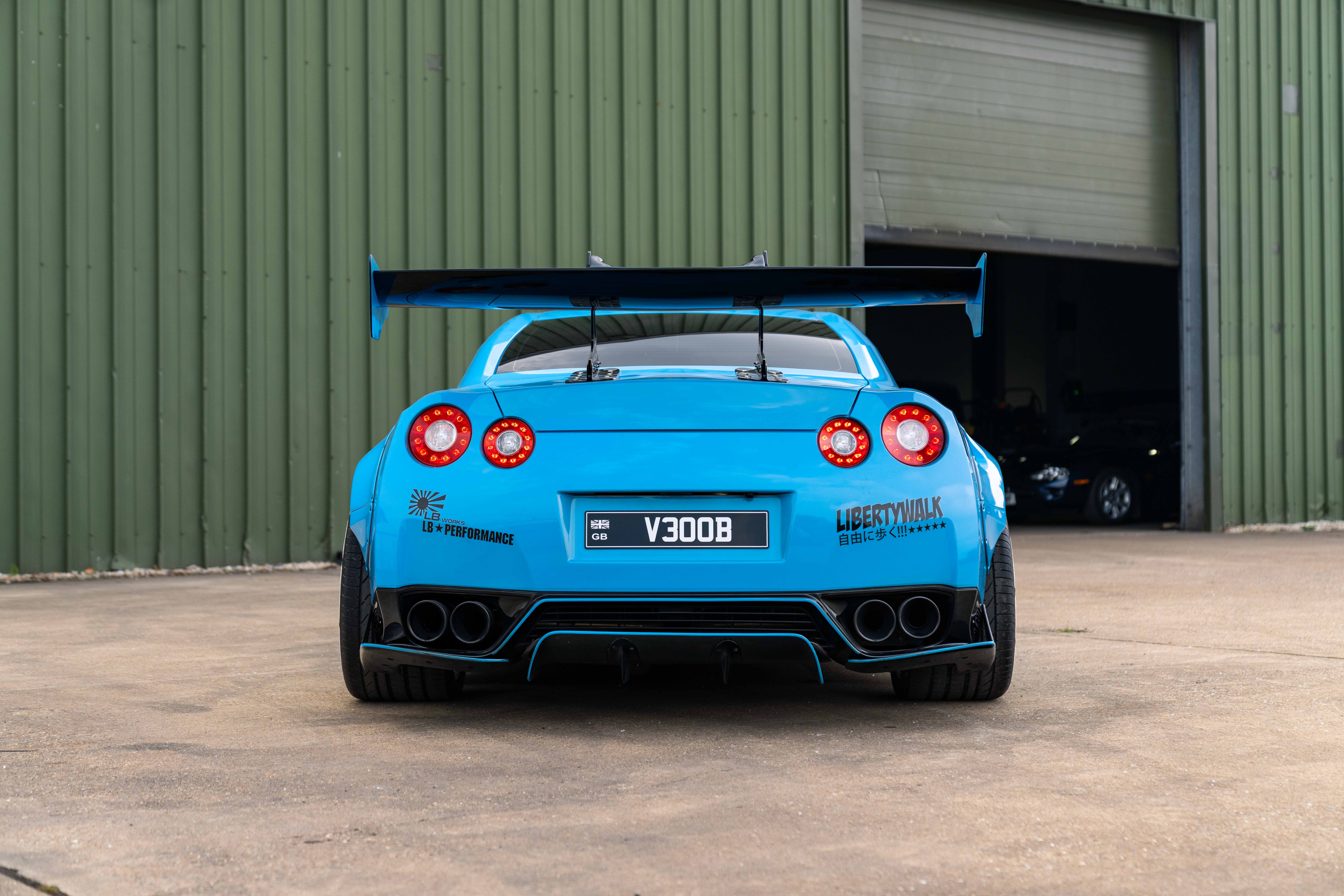 2015 LIBERTY WALK NISSAN (R35) GT-R