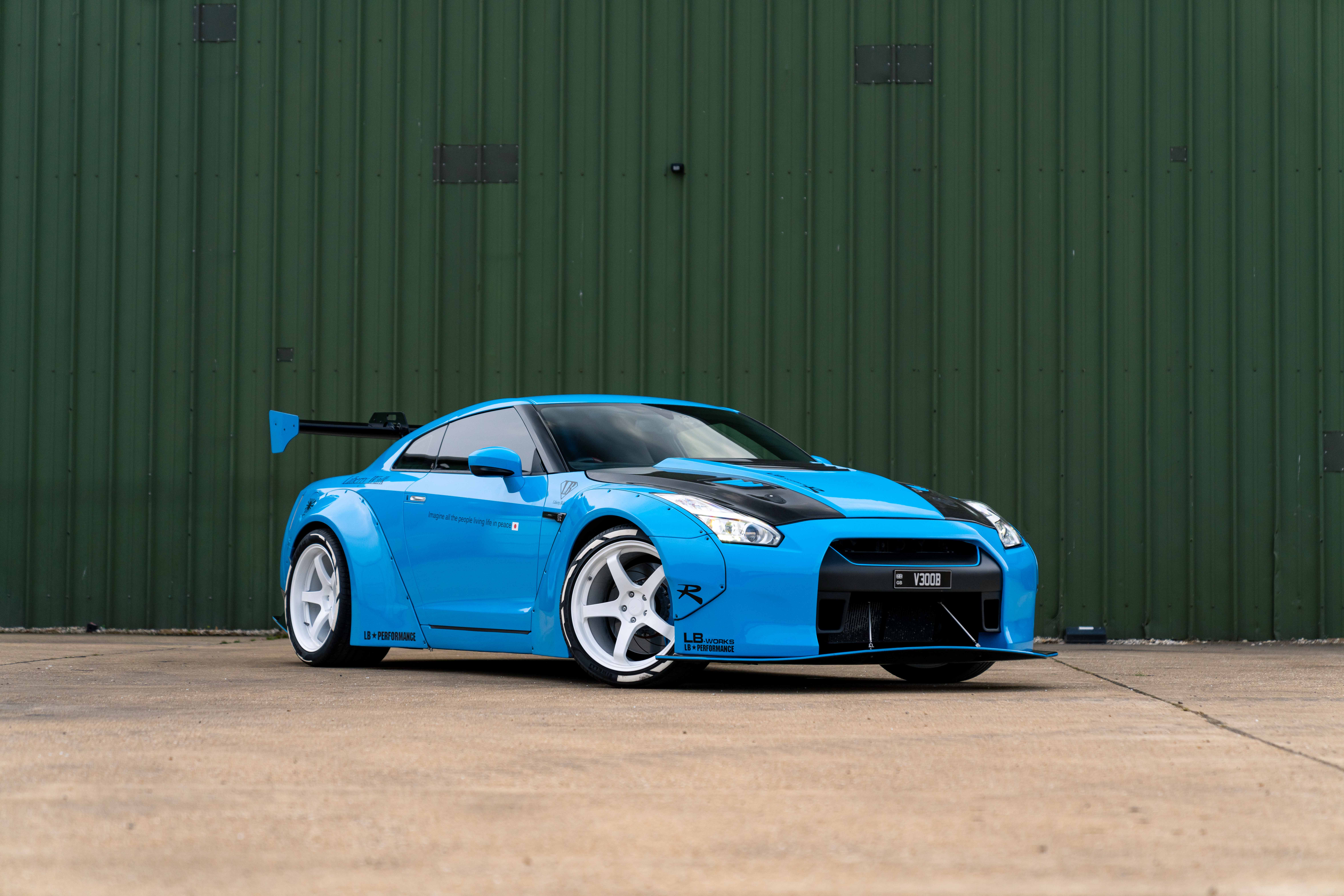 2015 LIBERTY WALK NISSAN (R35) GT-R