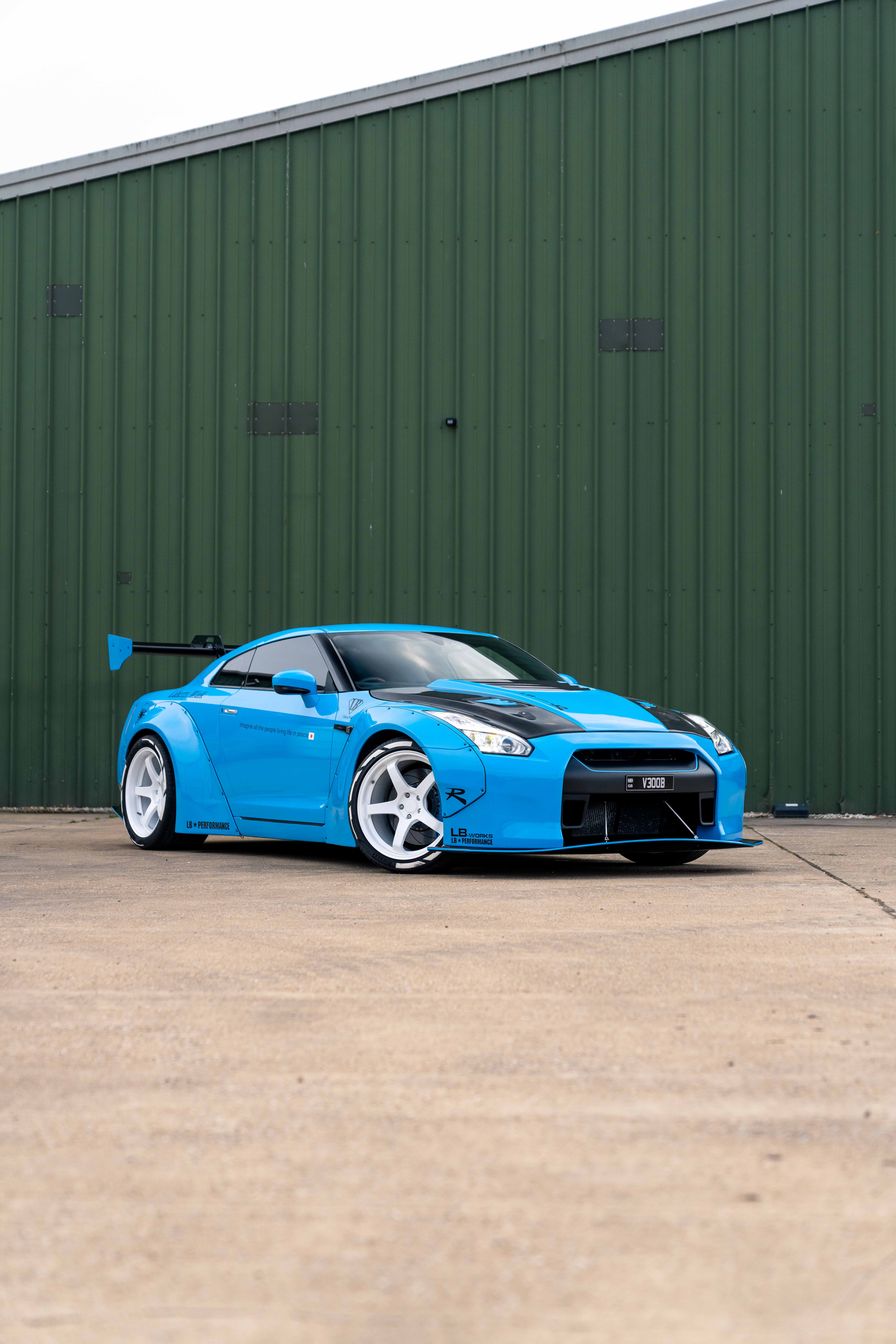 2015 LIBERTY WALK NISSAN (R35) GT-R