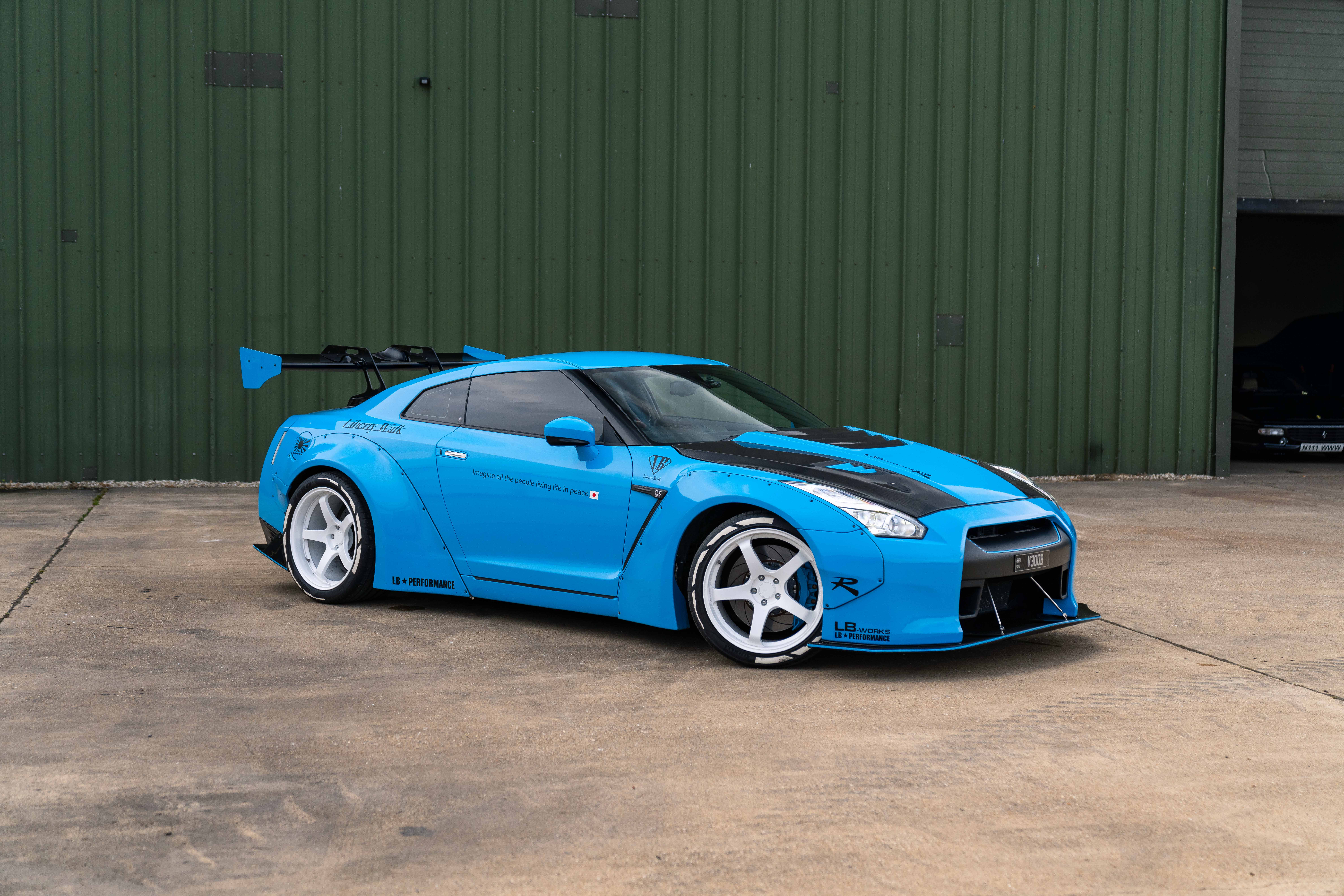 2015 LIBERTY WALK NISSAN (R35) GT-R