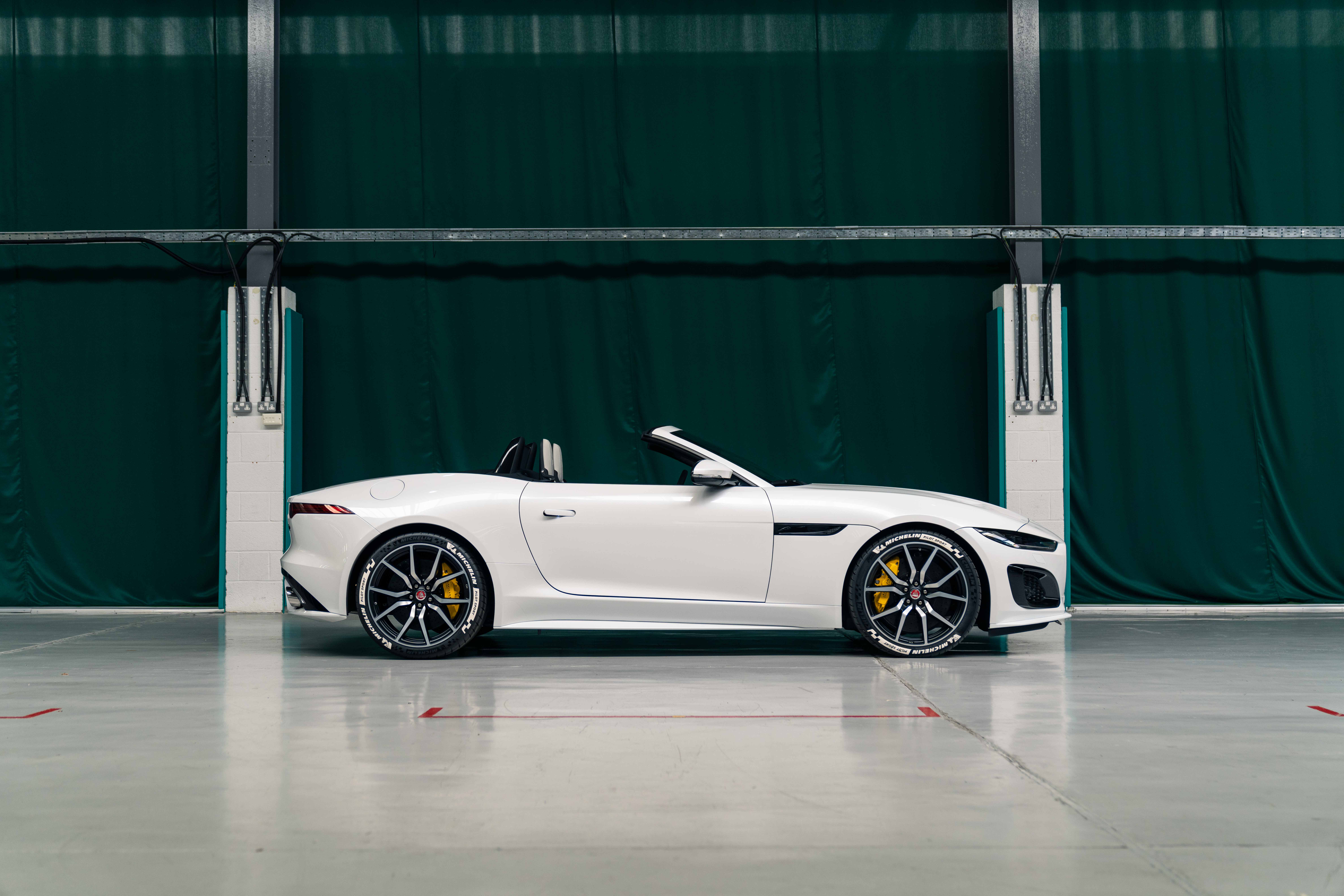 2021 JAGUAR F-TYPE R CONVERTIBLE - 245 KM