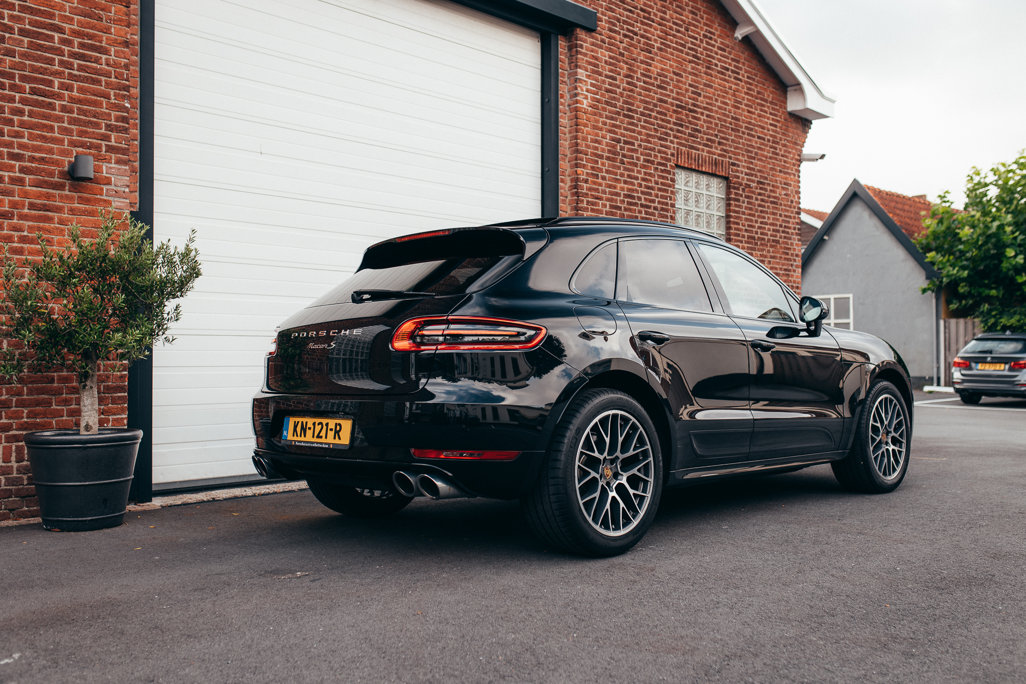 2016 PORSCHE MACAN S