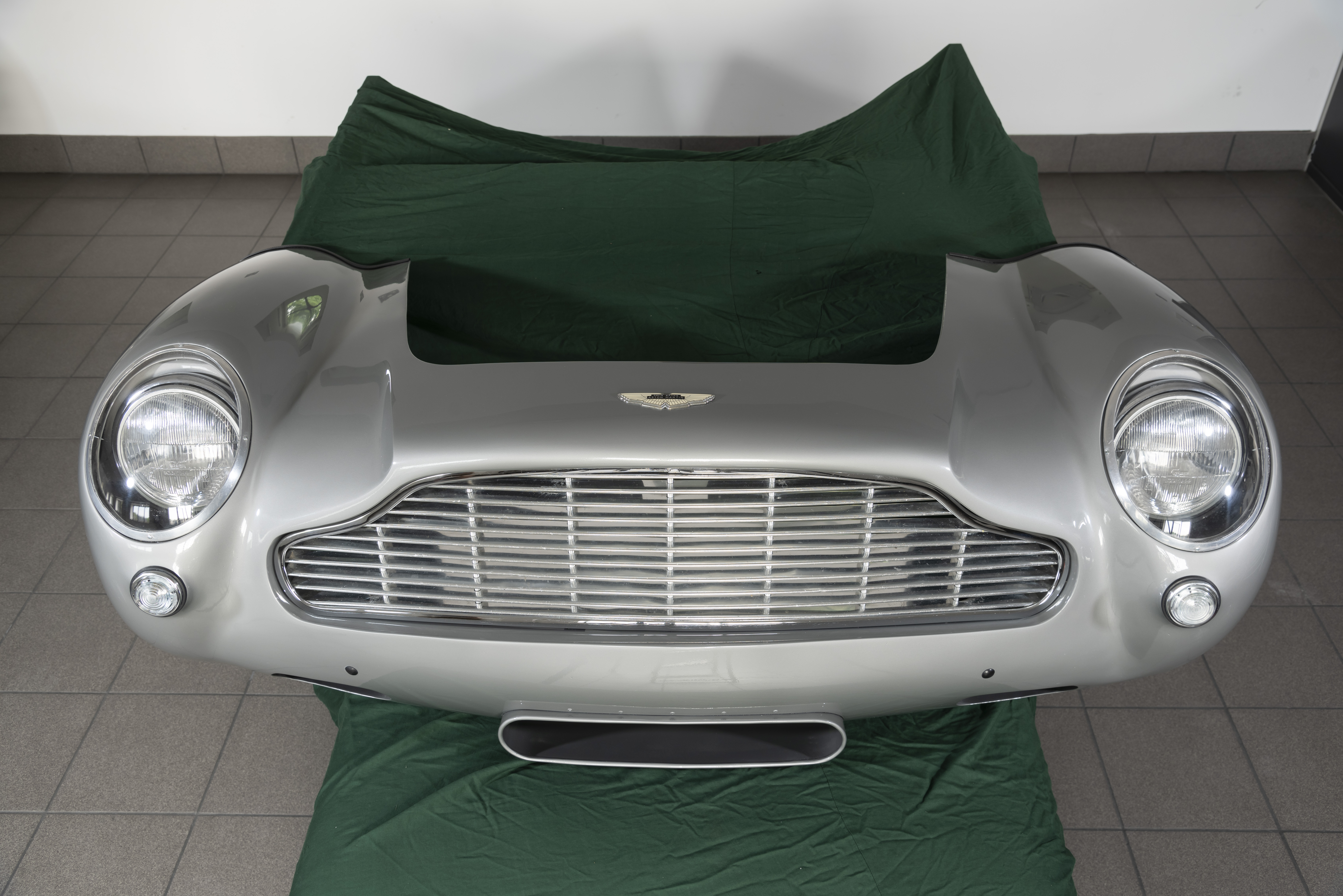 ASTON MARTIN DB5 RESTORED FRONT SECTION