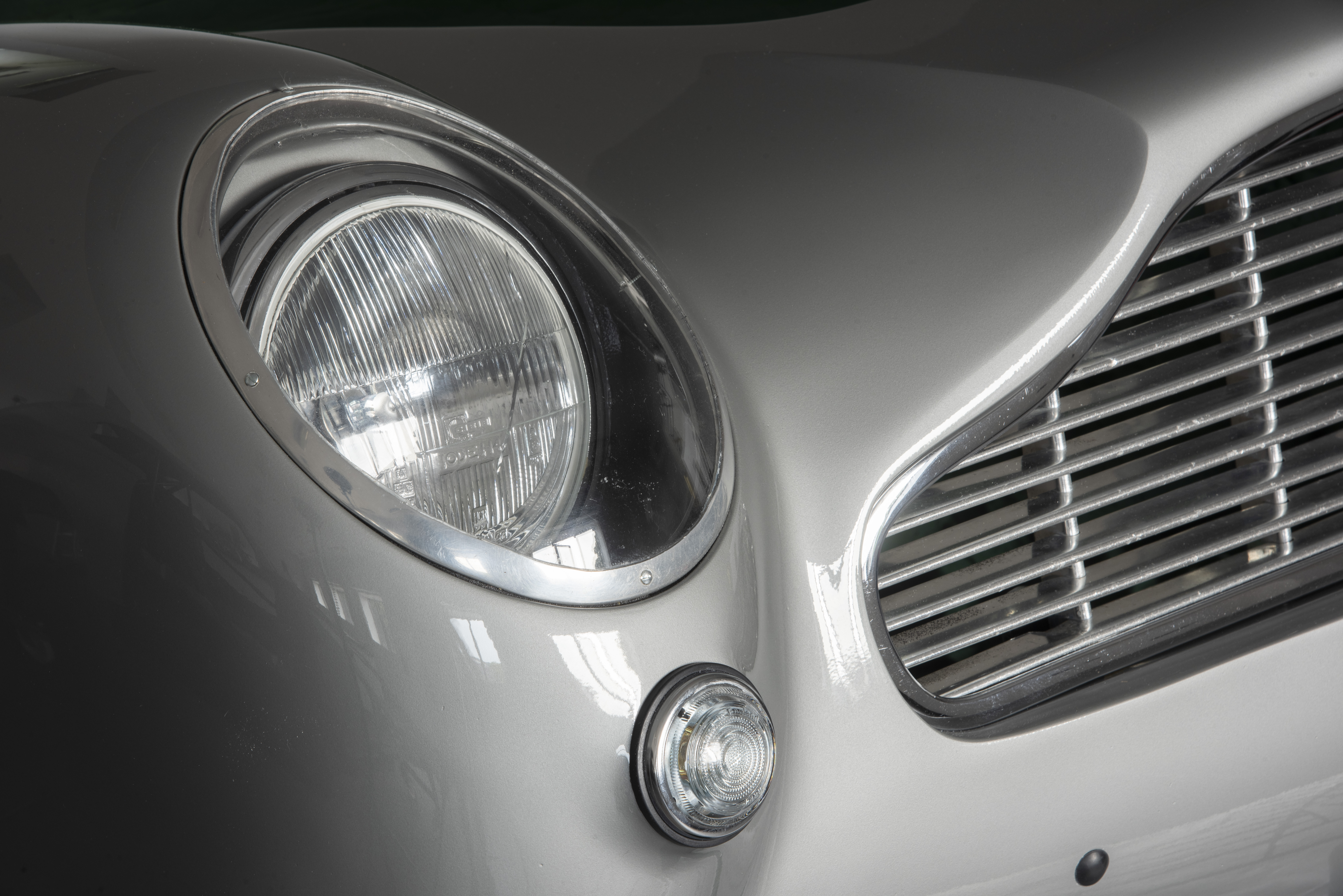ASTON MARTIN DB5 RESTORED FRONT SECTION