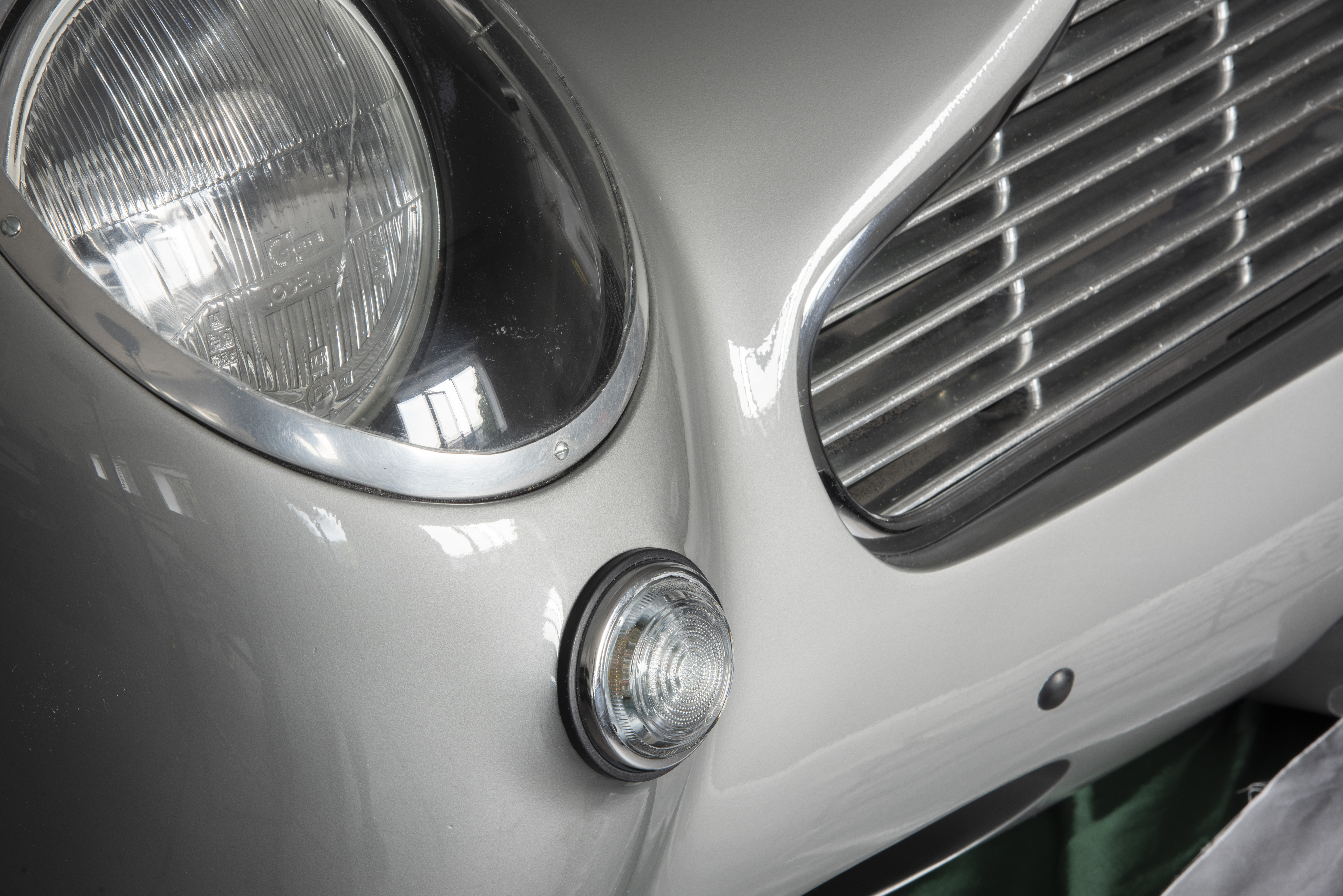 ASTON MARTIN DB5 RESTORED FRONT SECTION