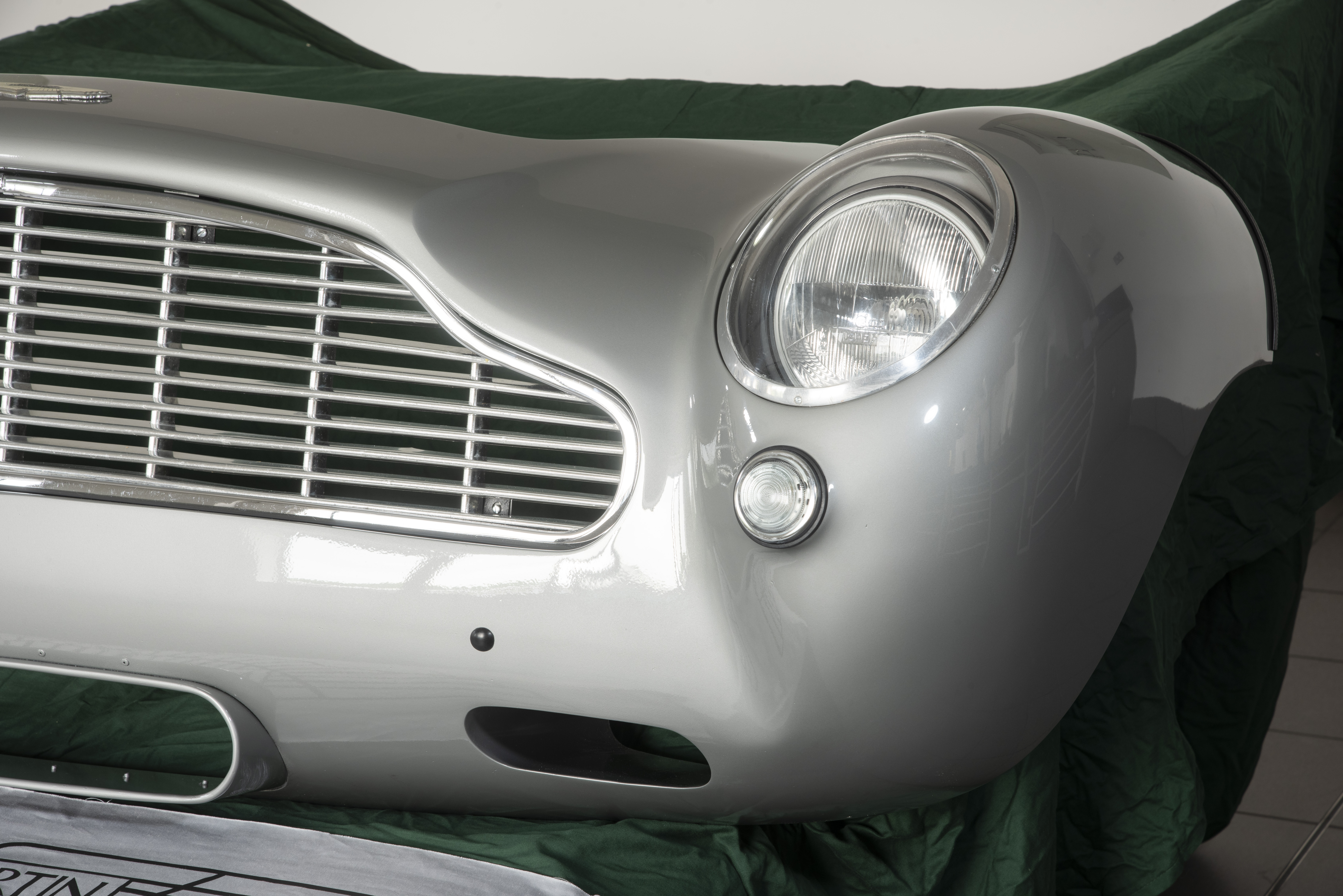 ASTON MARTIN DB5 RESTORED FRONT SECTION