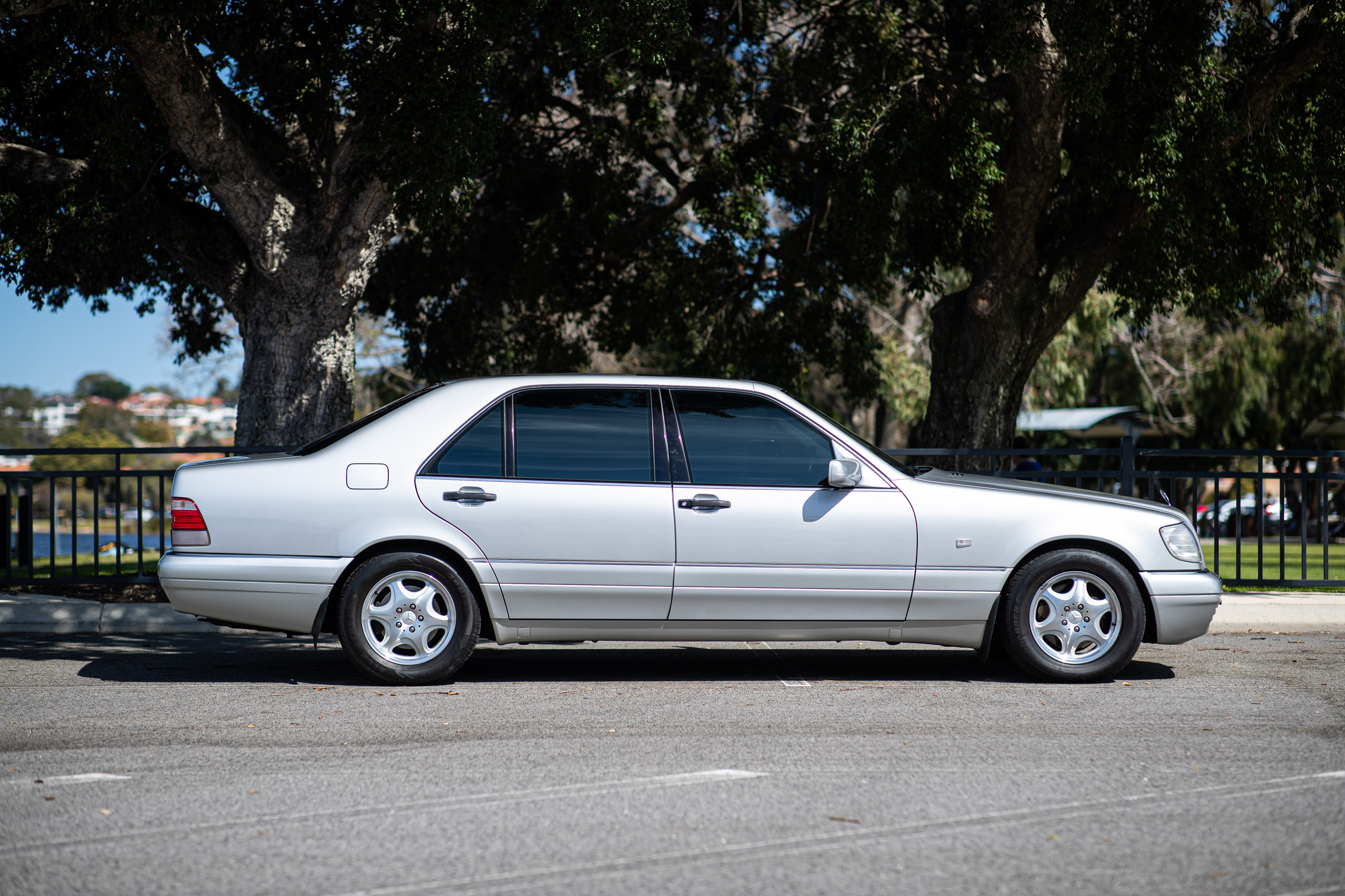 1997 MERCEDES-BENZ (W140) S500