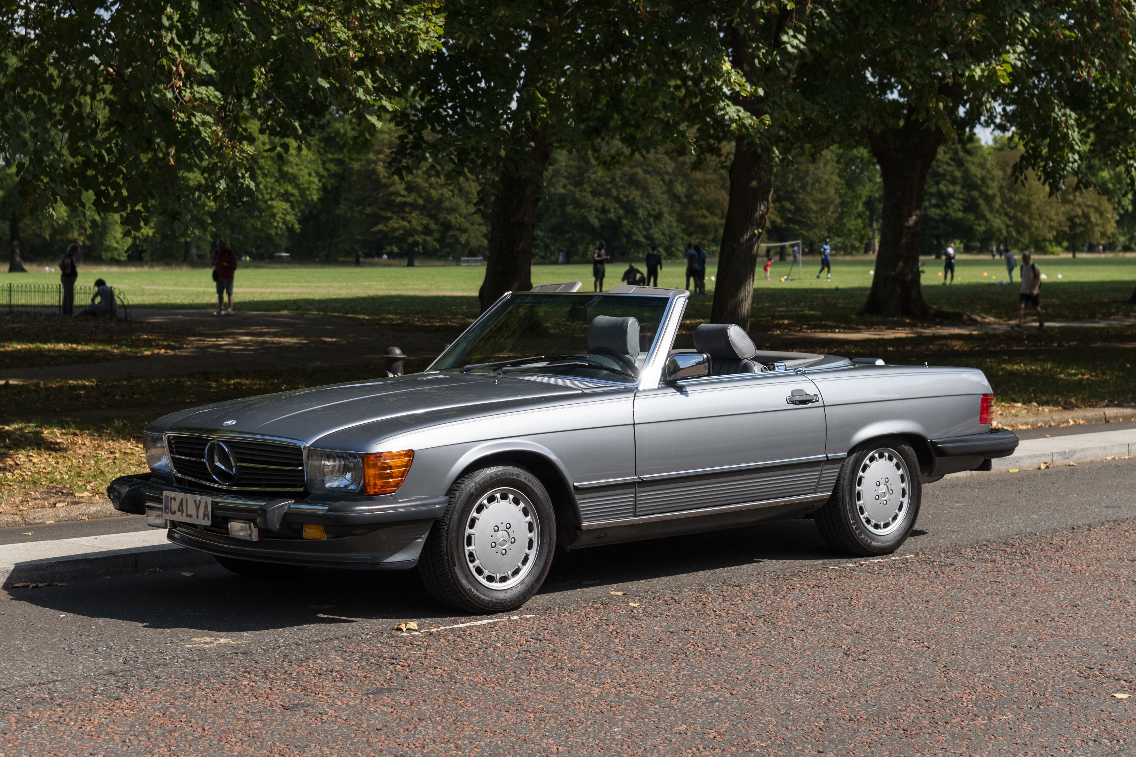 1989 MERCEDES-BENZ (R107) 560 SL