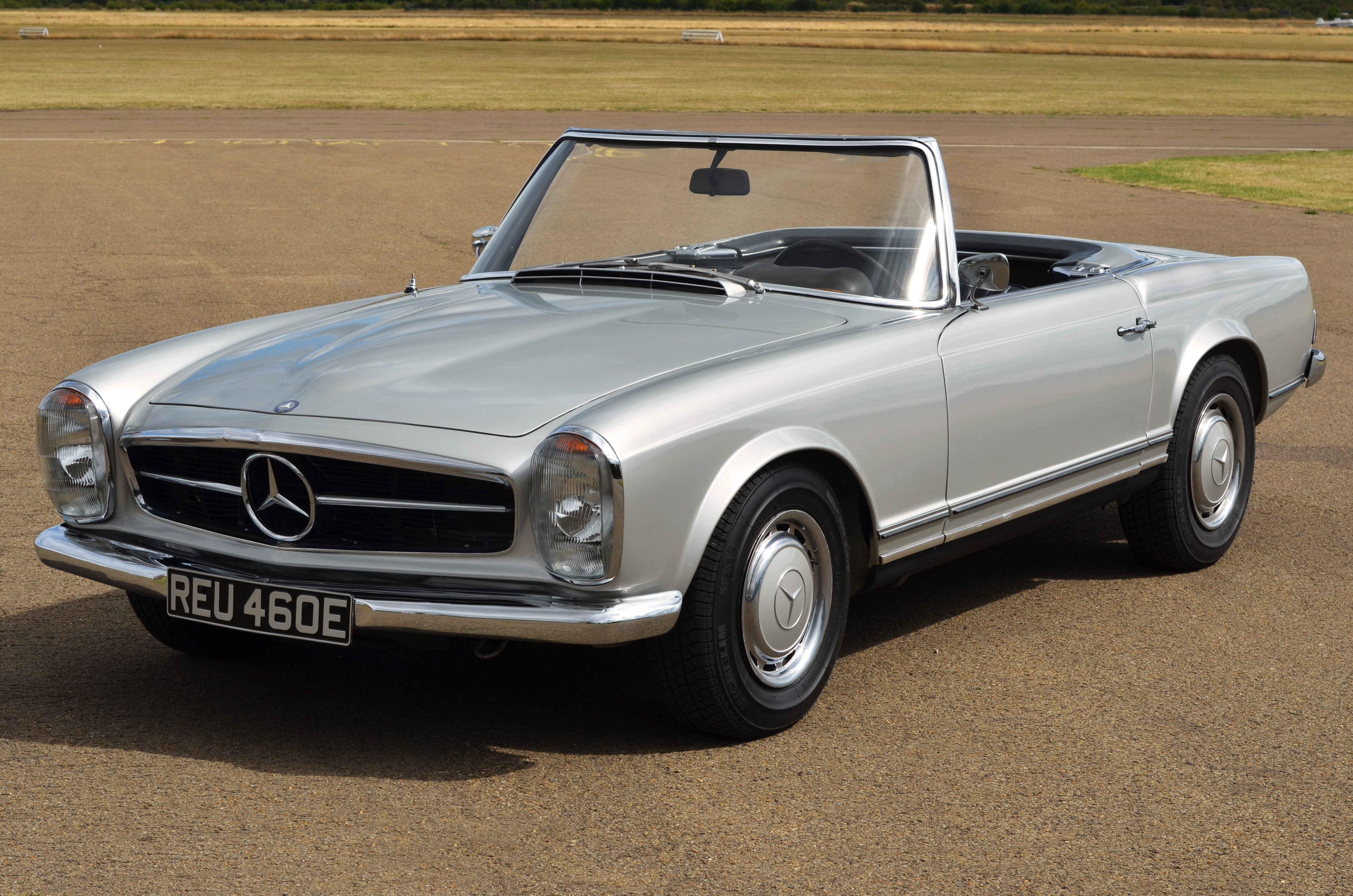 1967 MERCEDES-BENZ 250 SL PAGODA