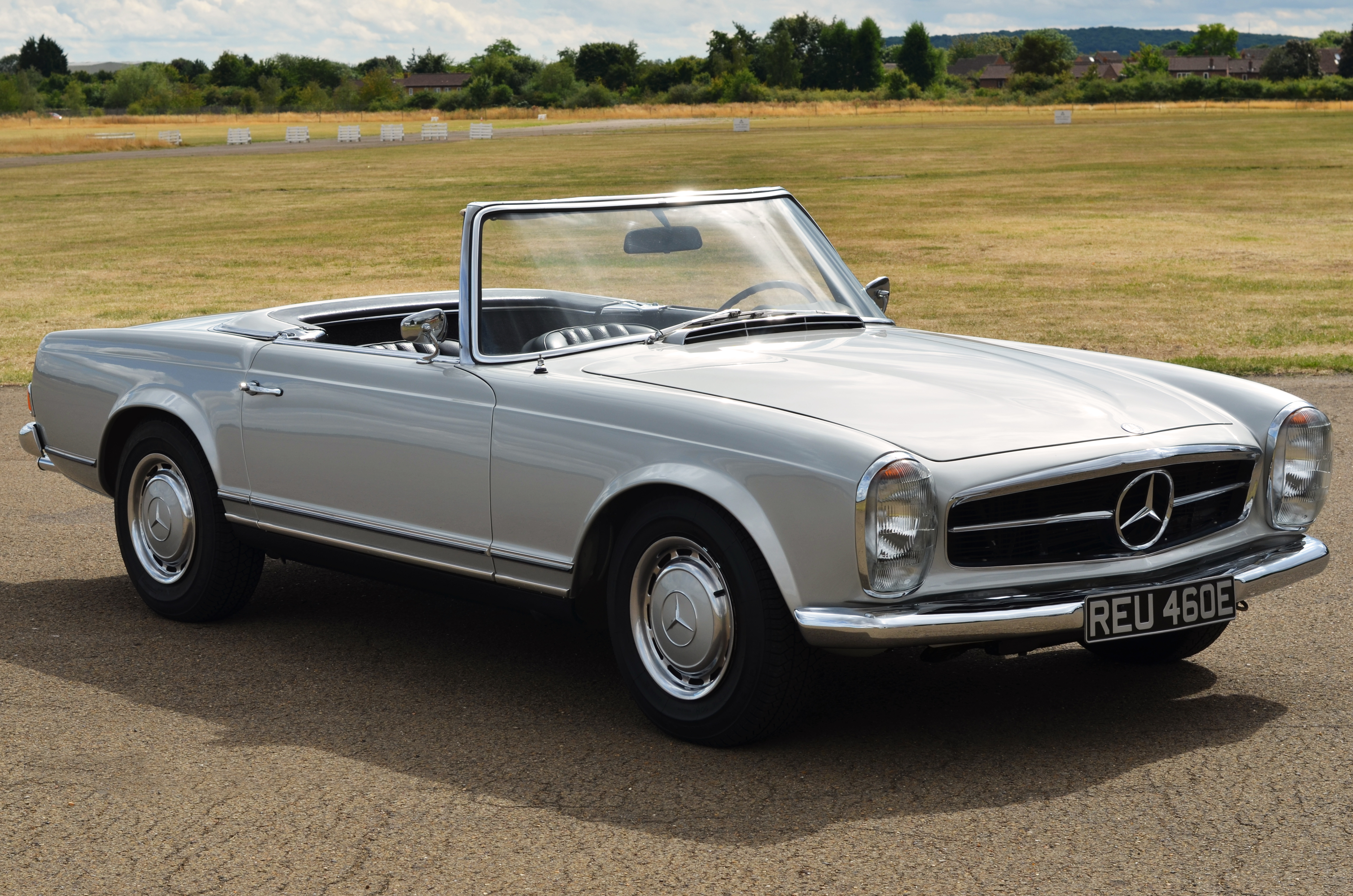 1967 MERCEDES-BENZ 250 SL PAGODA