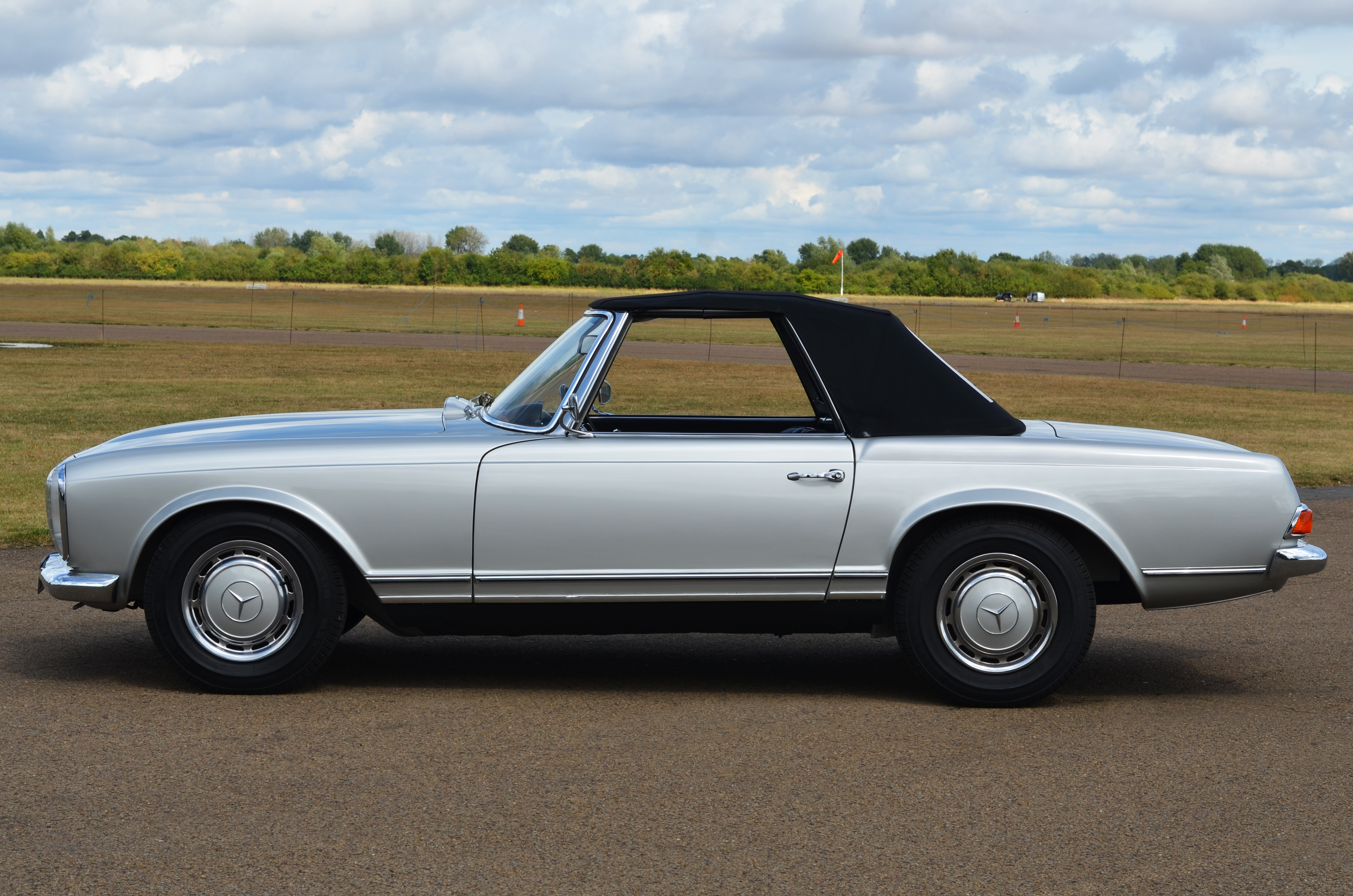 1967 MERCEDES-BENZ 250 SL PAGODA
