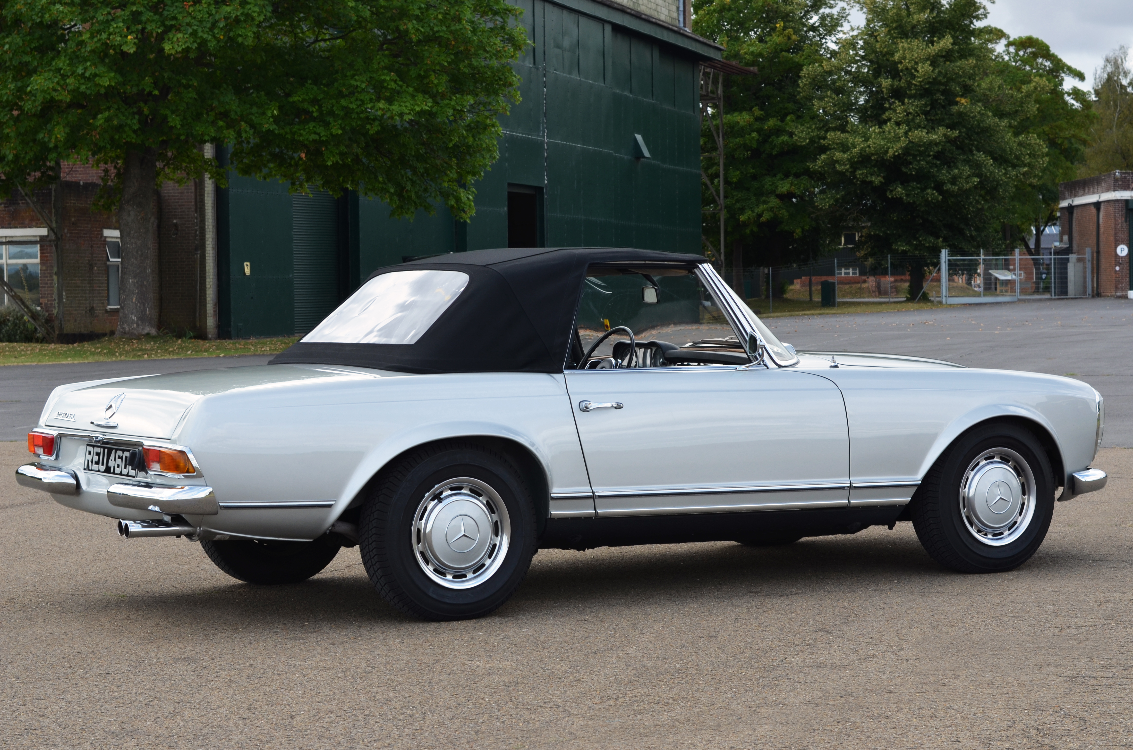 1967 MERCEDES-BENZ 250 SL PAGODA