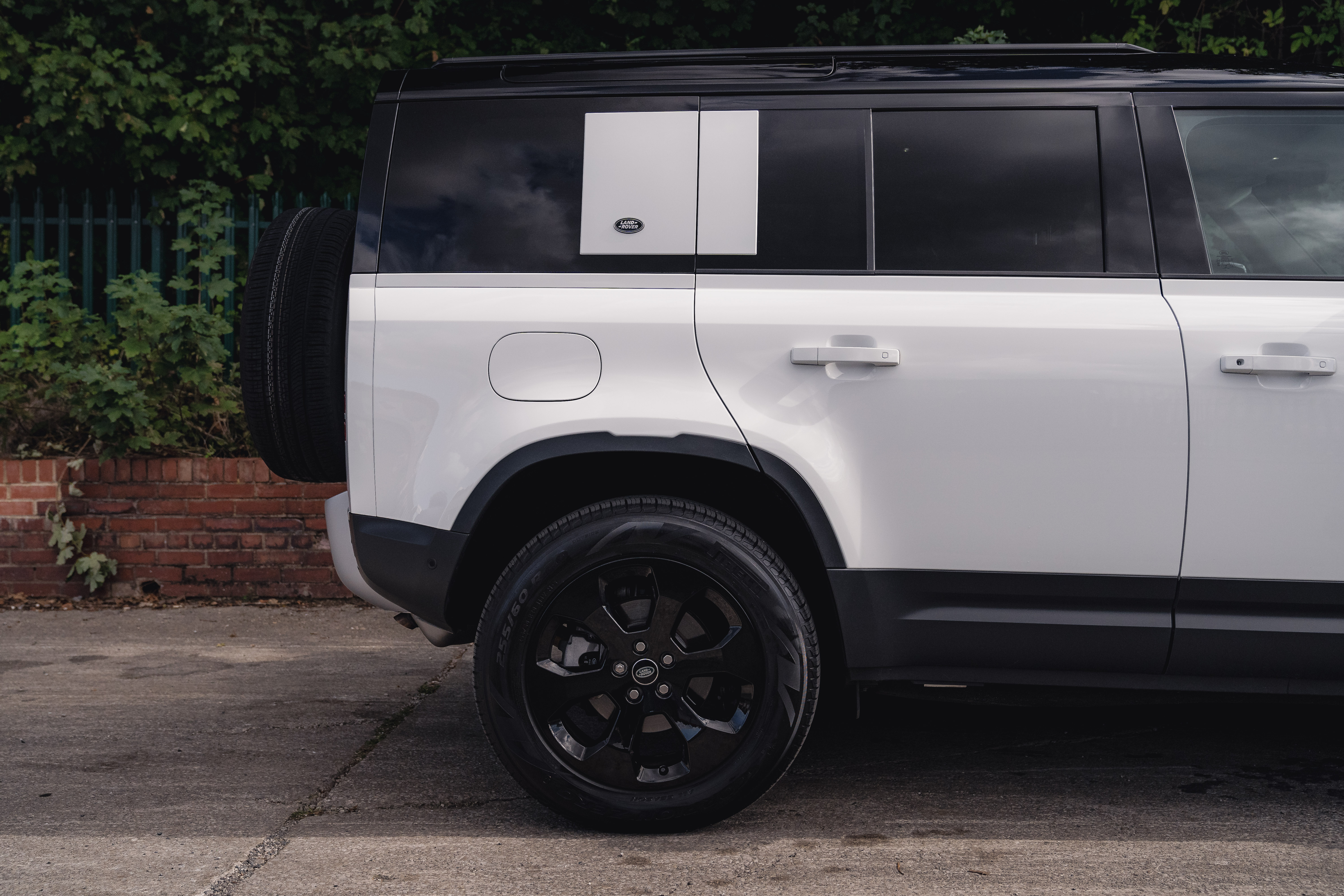 2021 LAND ROVER DEFENDER 110 P300 - 7 SEATER