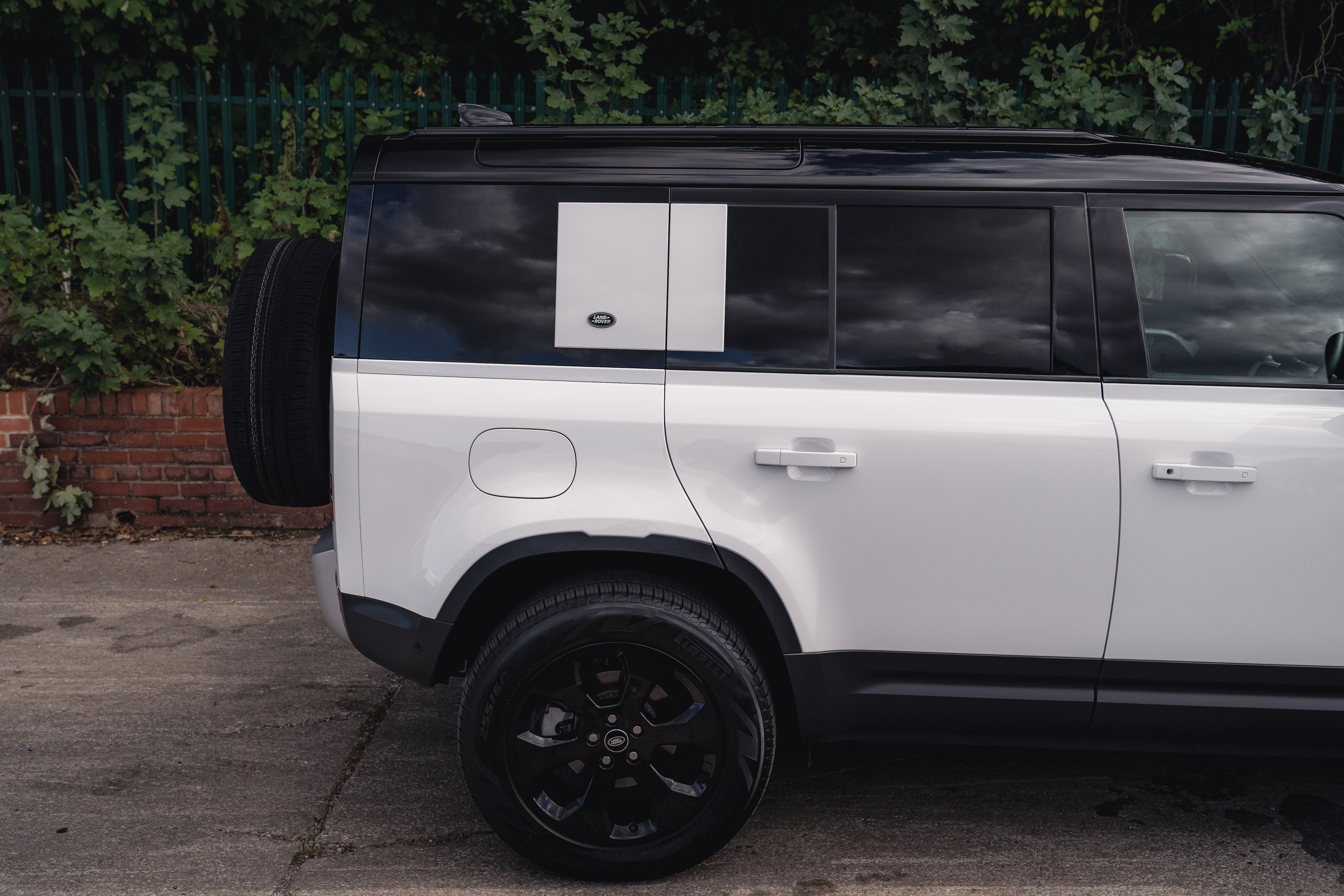 2021 LAND ROVER DEFENDER 110 P300 - 7 SEATER