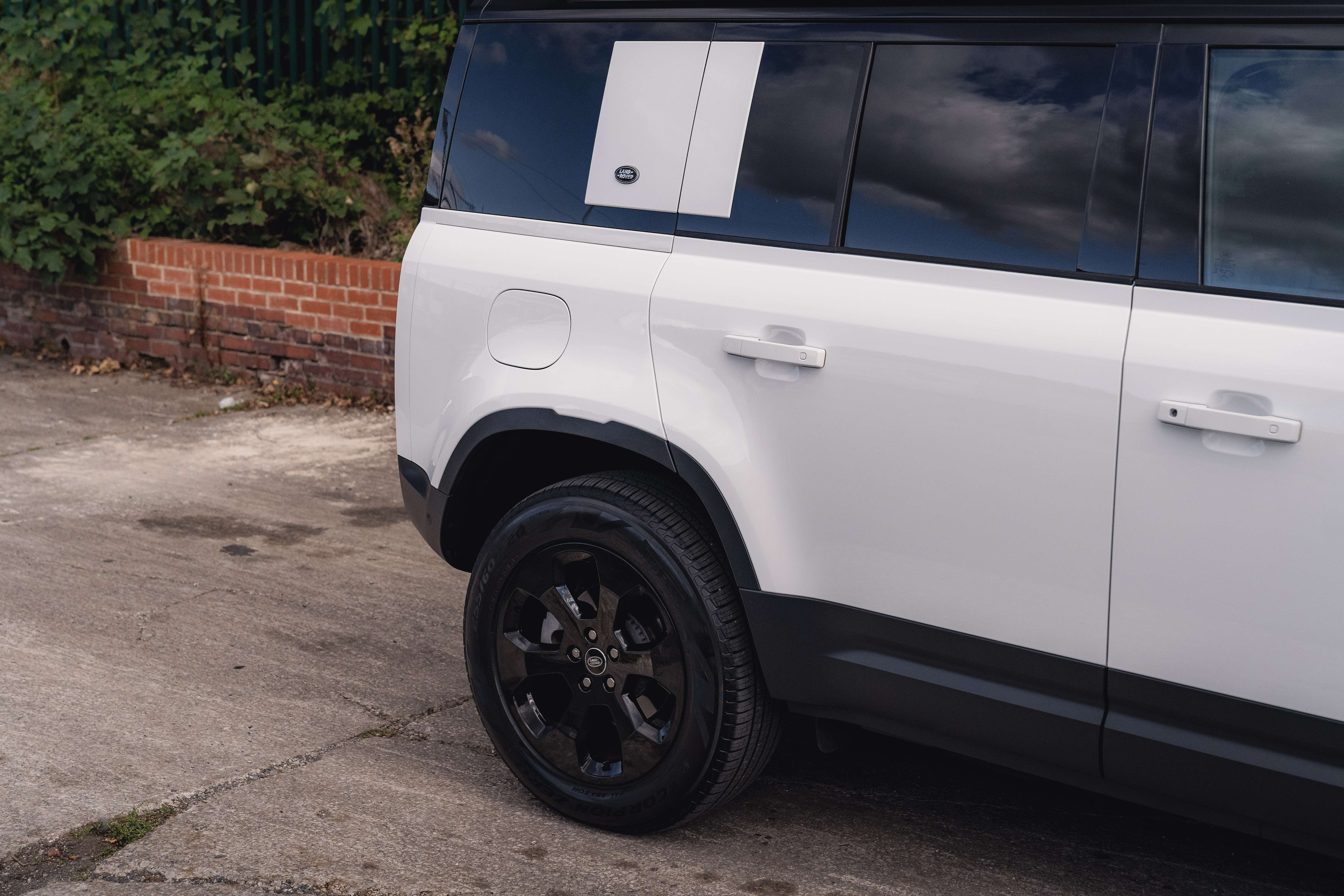 2021 LAND ROVER DEFENDER 110 P300 - 7 SEATER