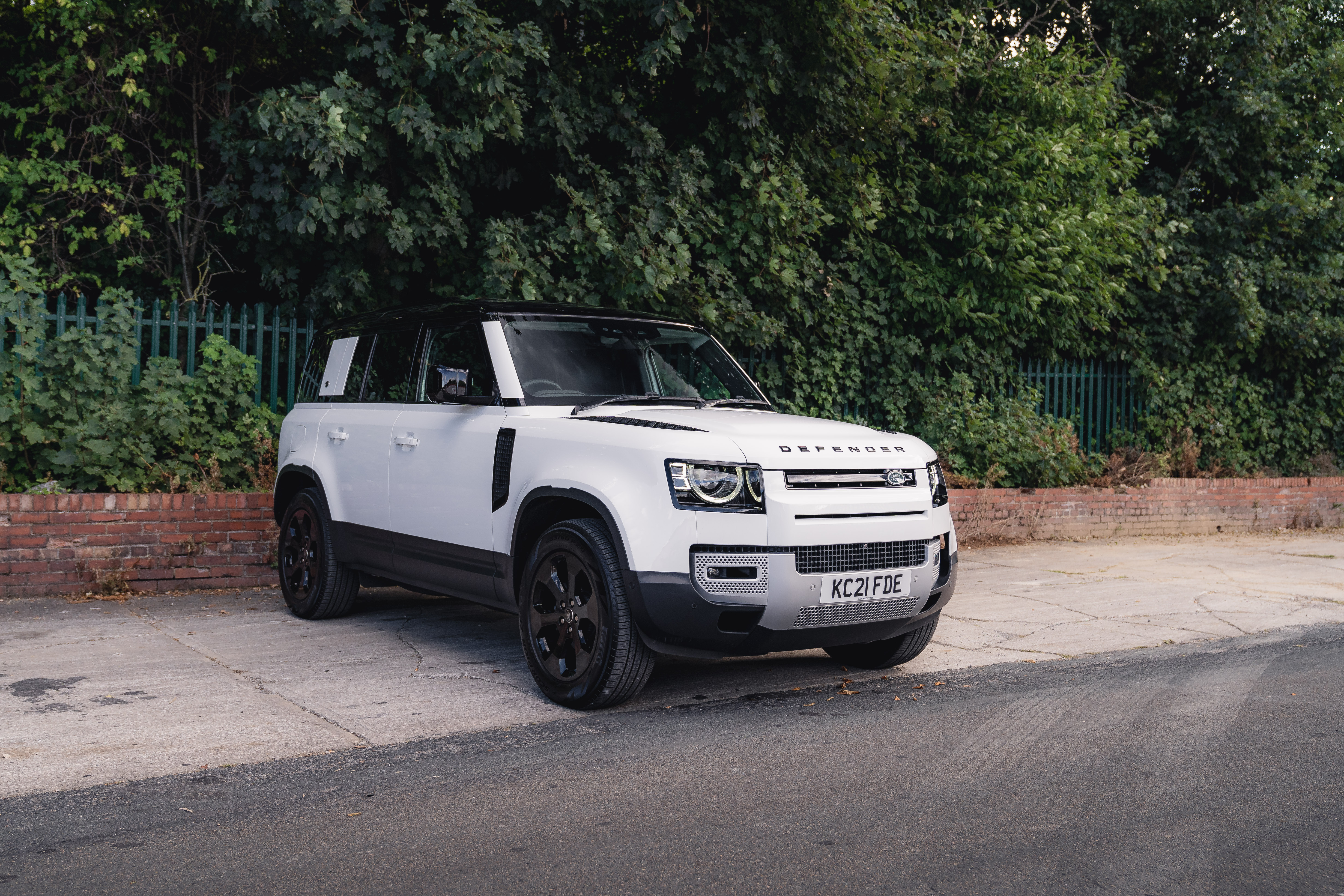 2021 LAND ROVER DEFENDER 110 P300 - 7 SEATER