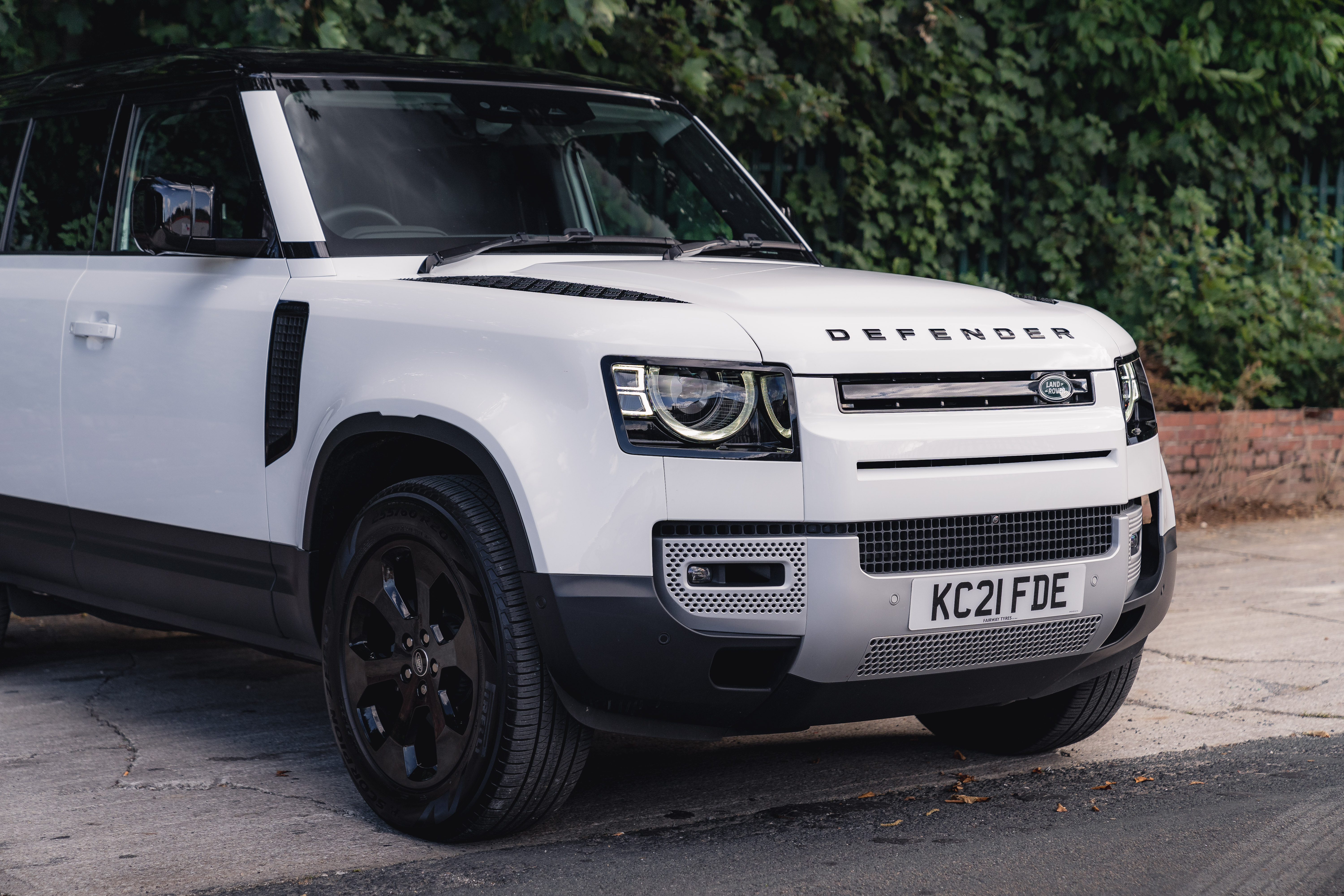 2021 LAND ROVER DEFENDER 110 P300 - 7 SEATER