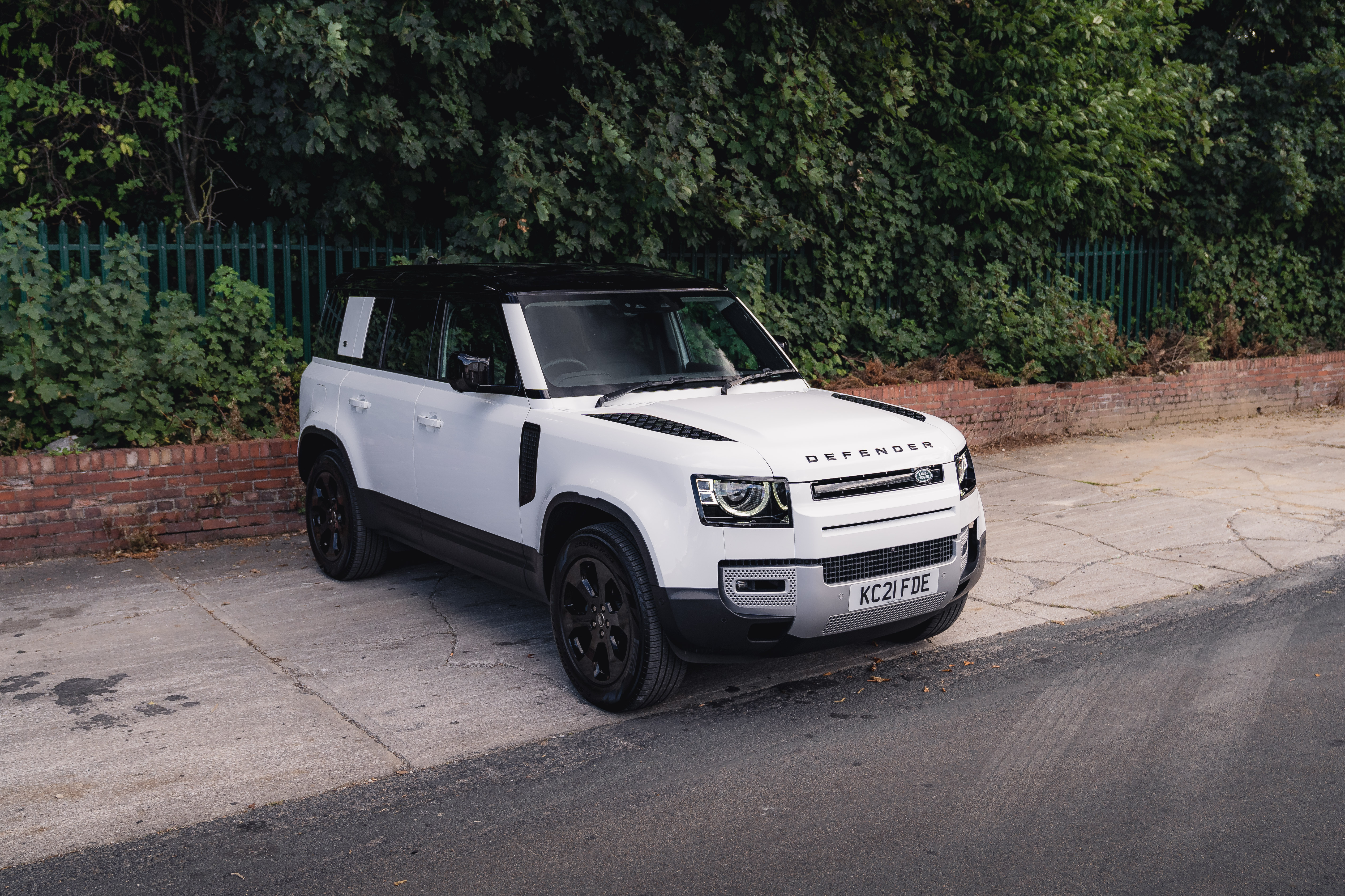 2021 LAND ROVER DEFENDER 110 P300 - 7 SEATER