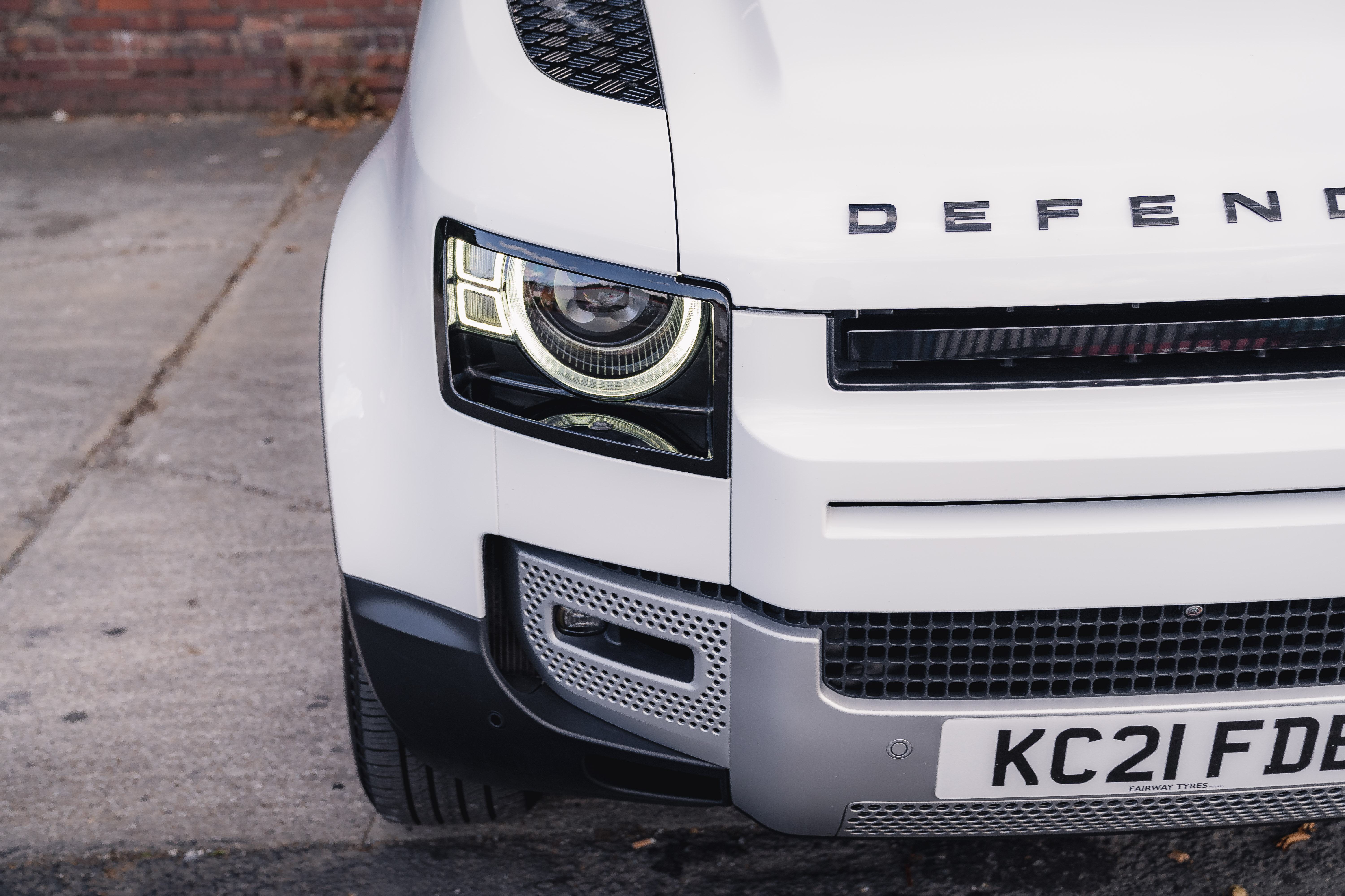 2021 LAND ROVER DEFENDER 110 P300 - 7 SEATER