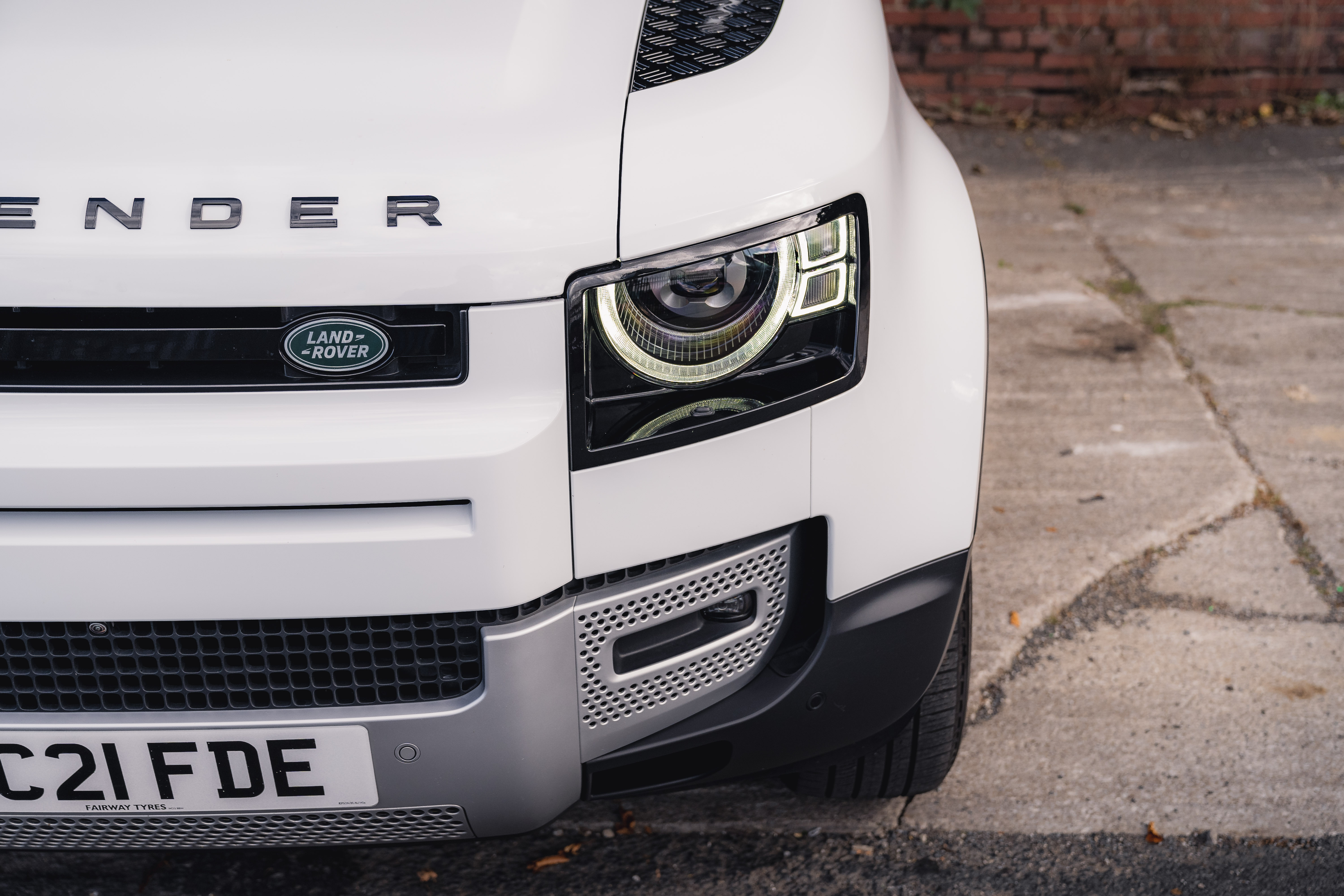 2021 LAND ROVER DEFENDER 110 P300 - 7 SEATER