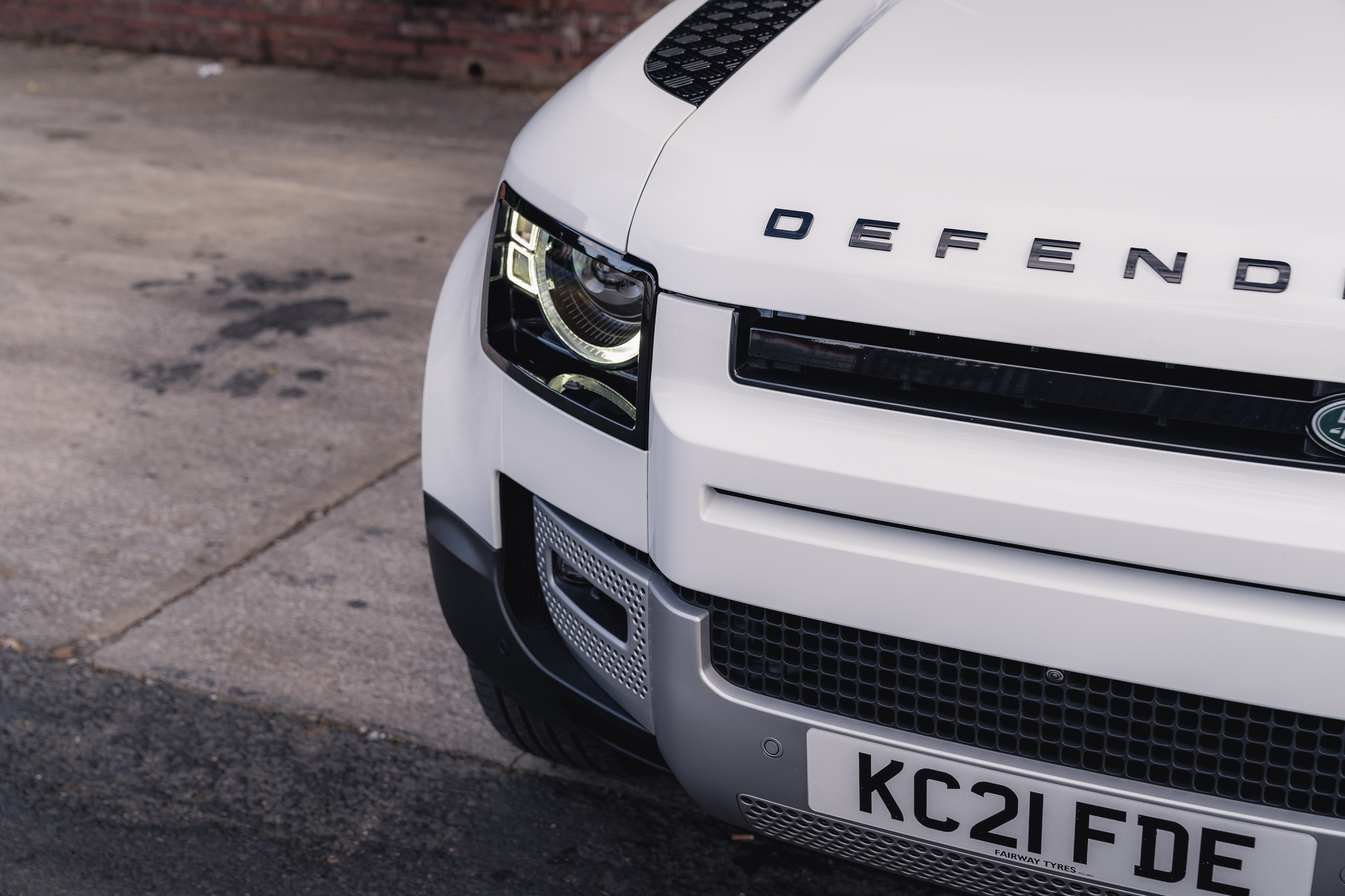 2021 LAND ROVER DEFENDER 110 P300 - 7 SEATER