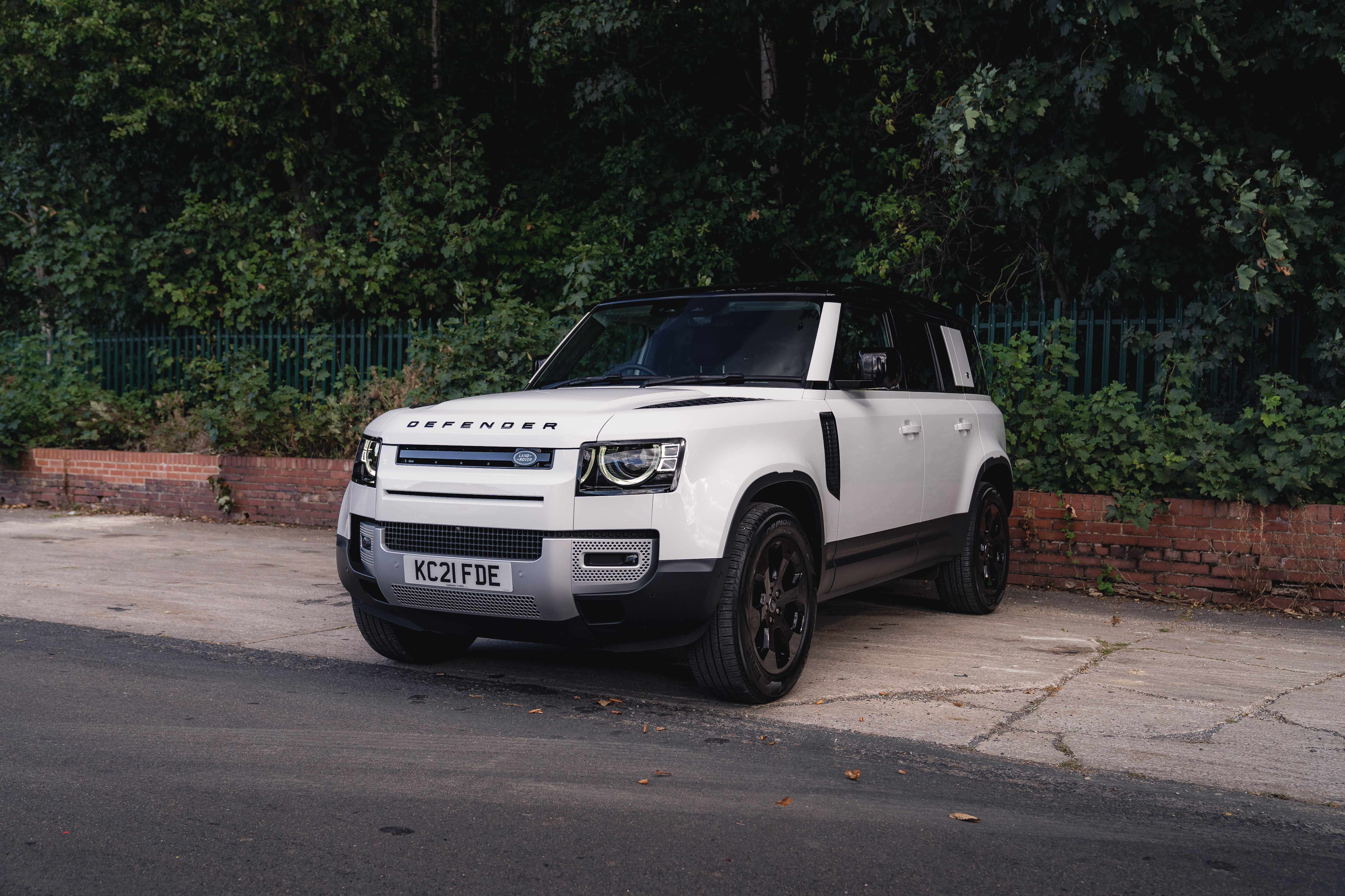 2021 LAND ROVER DEFENDER 110 P300 - 7 SEATER