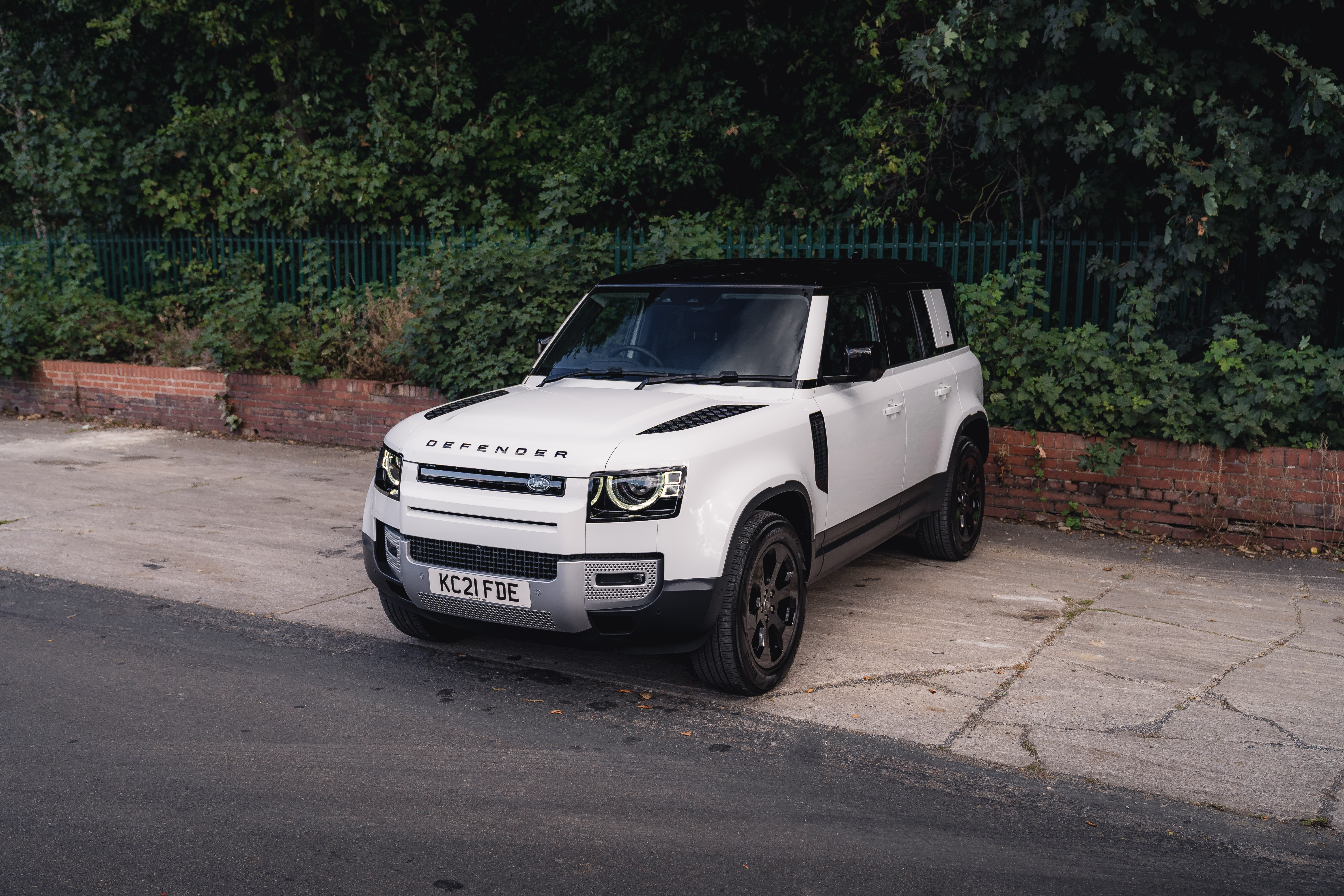 2021 LAND ROVER DEFENDER 110 P300 - 7 SEATER