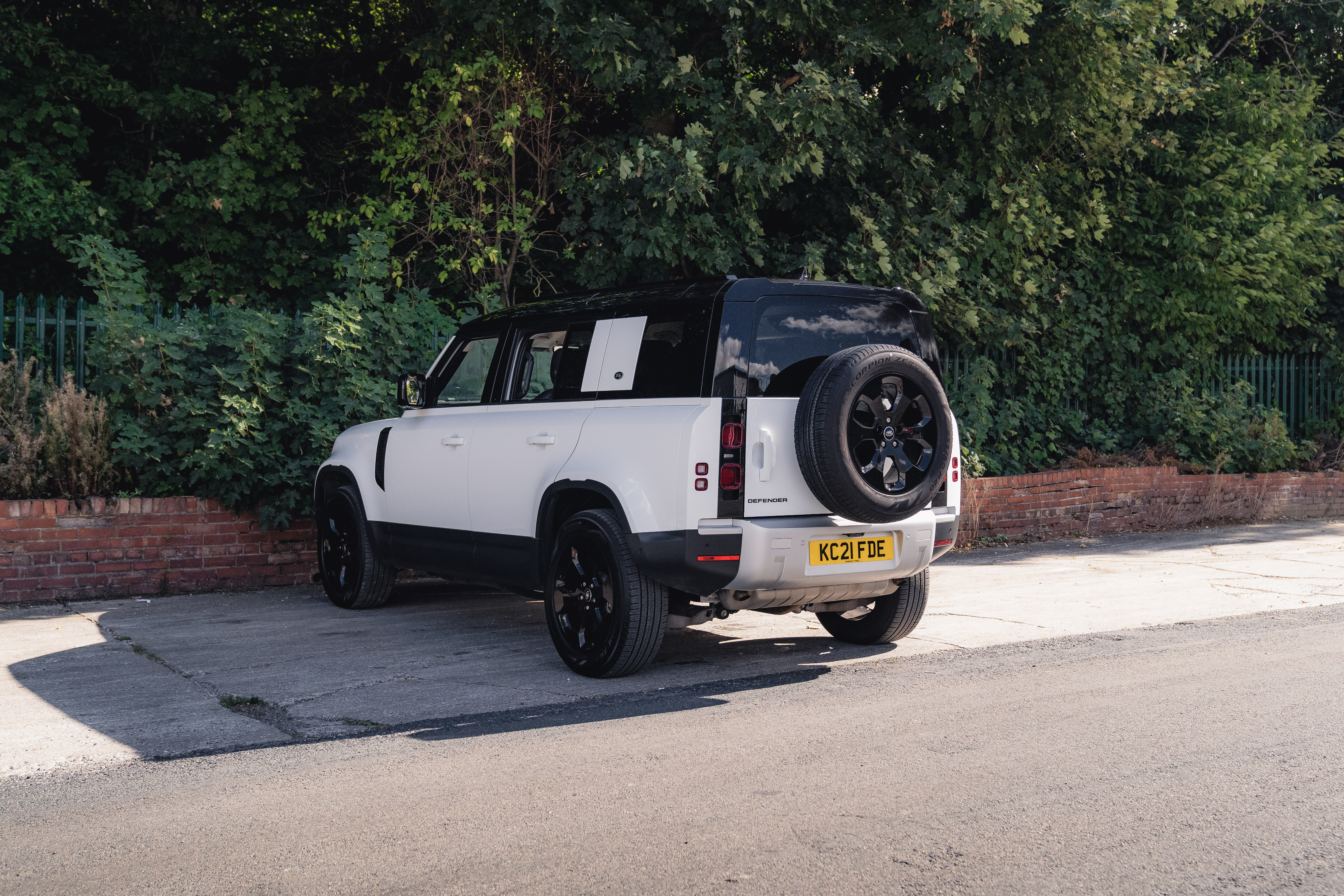 2021 LAND ROVER DEFENDER 110 P300 - 7 SEATER