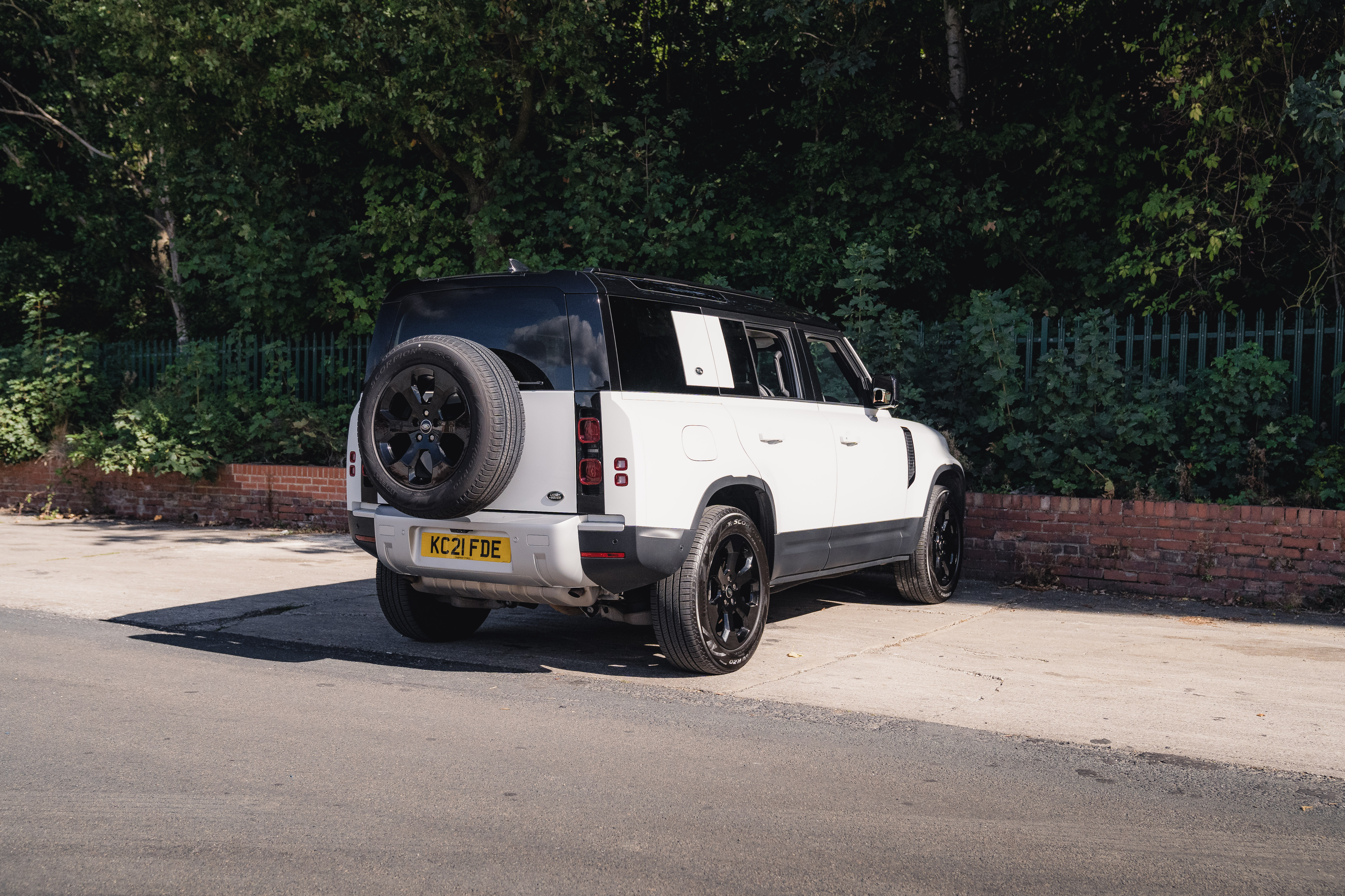 2021 LAND ROVER DEFENDER 110 P300 - 7 SEATER