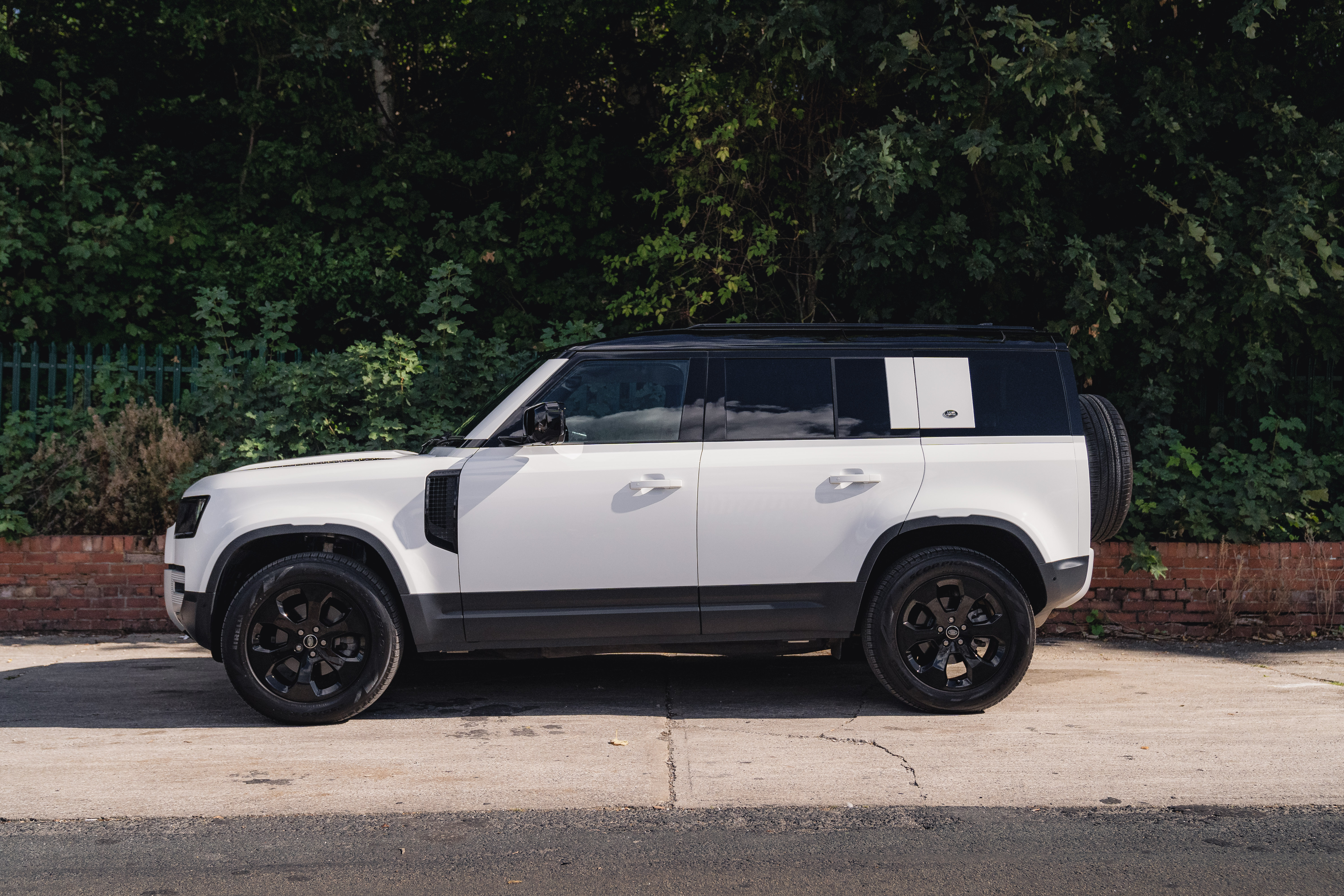 2021 LAND ROVER DEFENDER 110 P300 - 7 SEATER